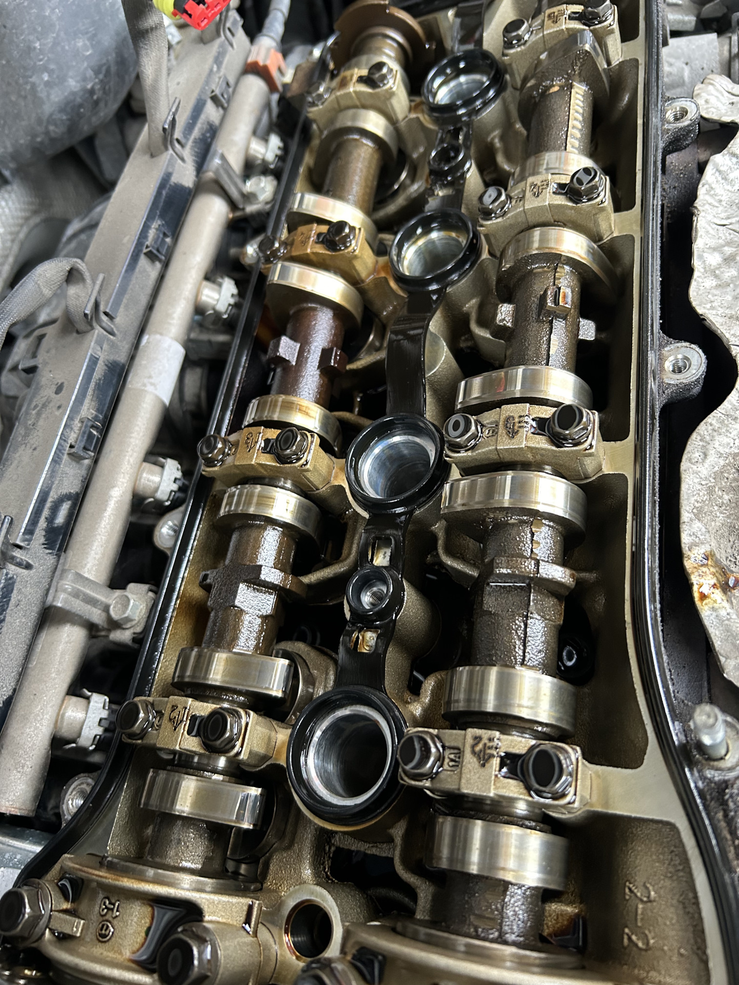 Замена прокладки клапанной крышки — Geely Emgrand X7, 2 л, 2018 года ...