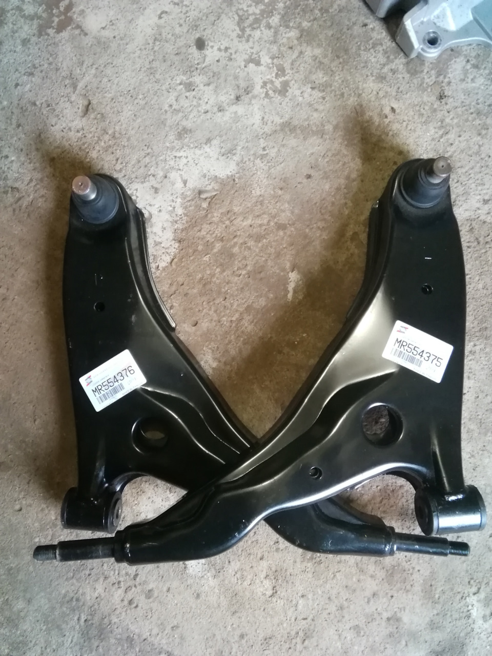 MR554375 Шаровая опора Mitsubishi | Запчасти на DRIVE2