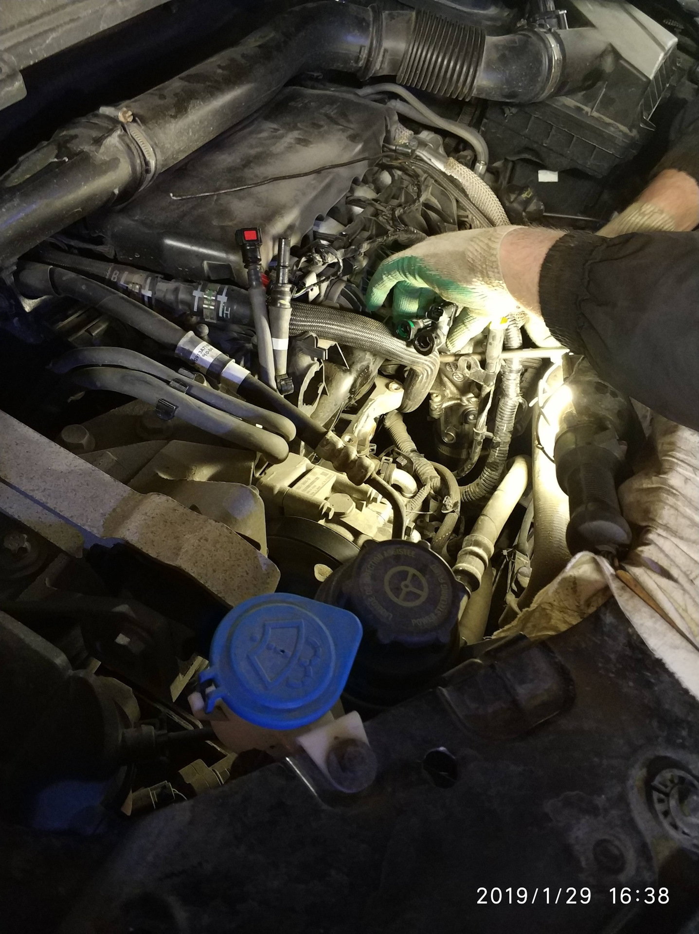 Заменил свечи и топливный фильтр — Land Rover Freelander 2, 2,2 л, 2014 ...