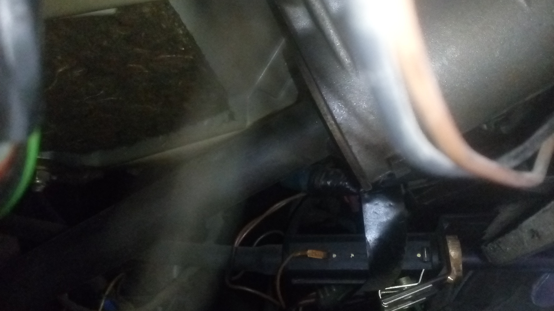 Начал тереть руль и пропал сигнал — Audi 80 (B3), 1,8 л, 1987 года ...