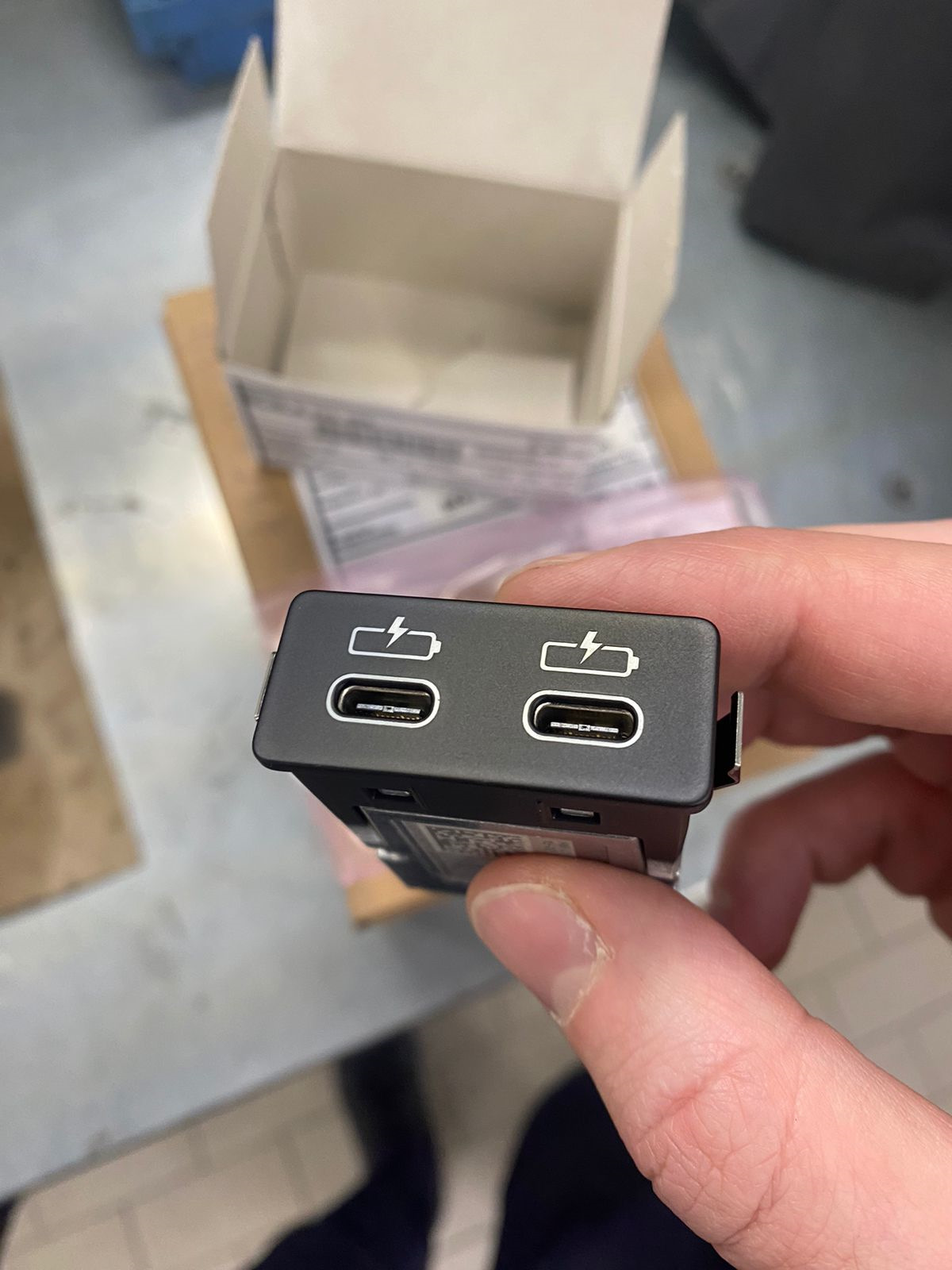 Установка быстрой зарядки type C с бмв g30 — BMW 5 series (E60), 3 л ...