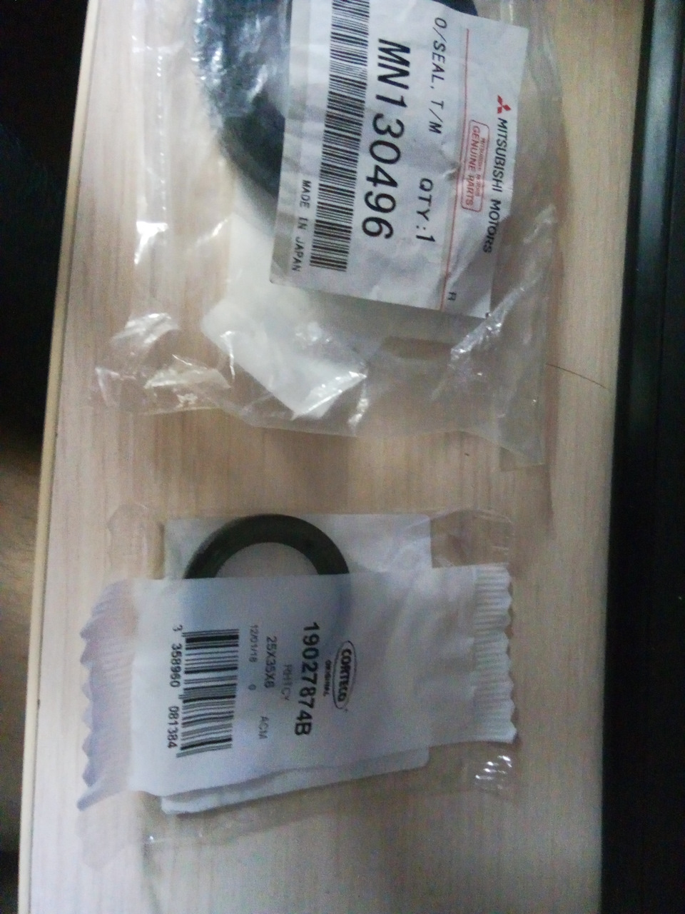 MN130496 Сальник полуоси передней Mitsubishi | Запчасти на DRIVE2