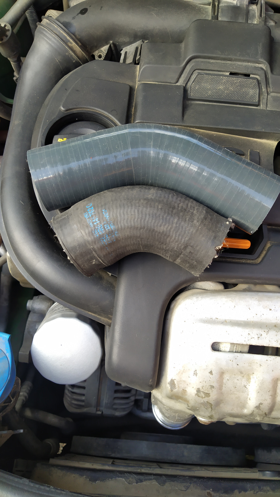 Устал патрубок выходящий с турбины — Skoda Fabia RS Mk2, 1,4 л., 2013 ...