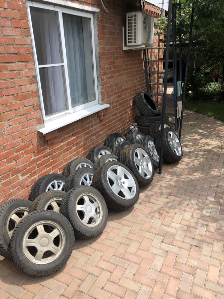 Шины летние Nokian 205/60 R15, литые диски Audi 7Jx15 ET45 5x112 на ...