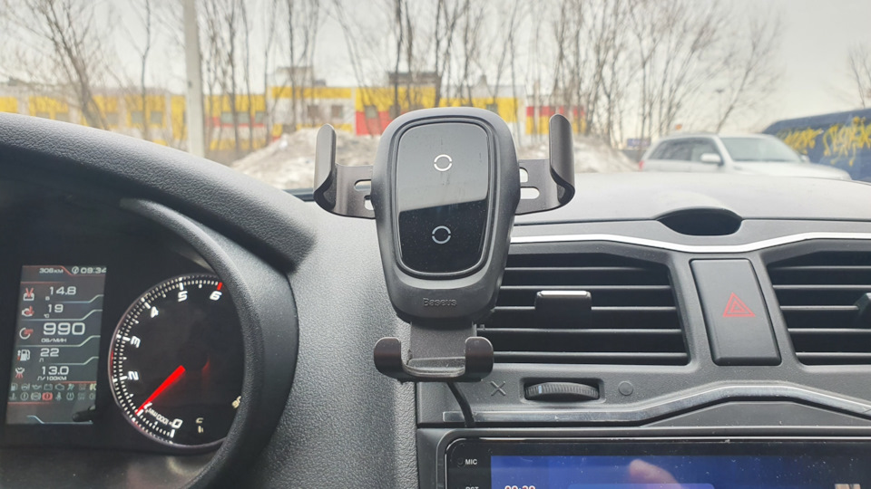 Психанул. Или держатель телефона с зарядкой… — Lada Гранта Лифтбек (2G ...