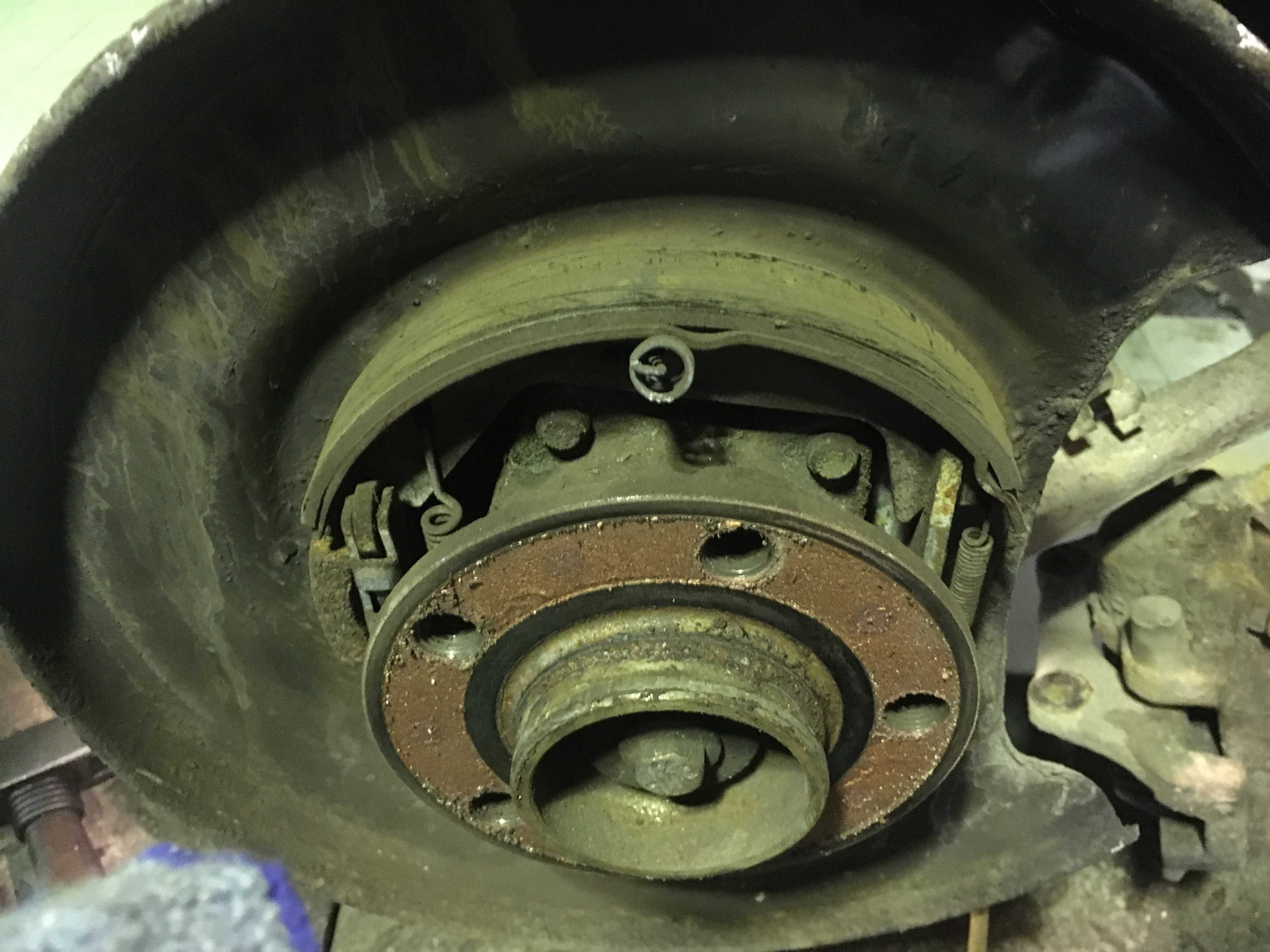 Резина — липучка, ПТК, механизм ручника, по мелочи… — Volvo XC90 (1G ...