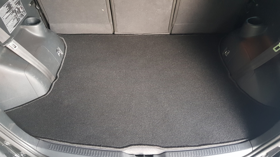 Коврики ворсовые — Toyota Verso, 1,8 л, 2010 года | аксессуары | DRIVE2