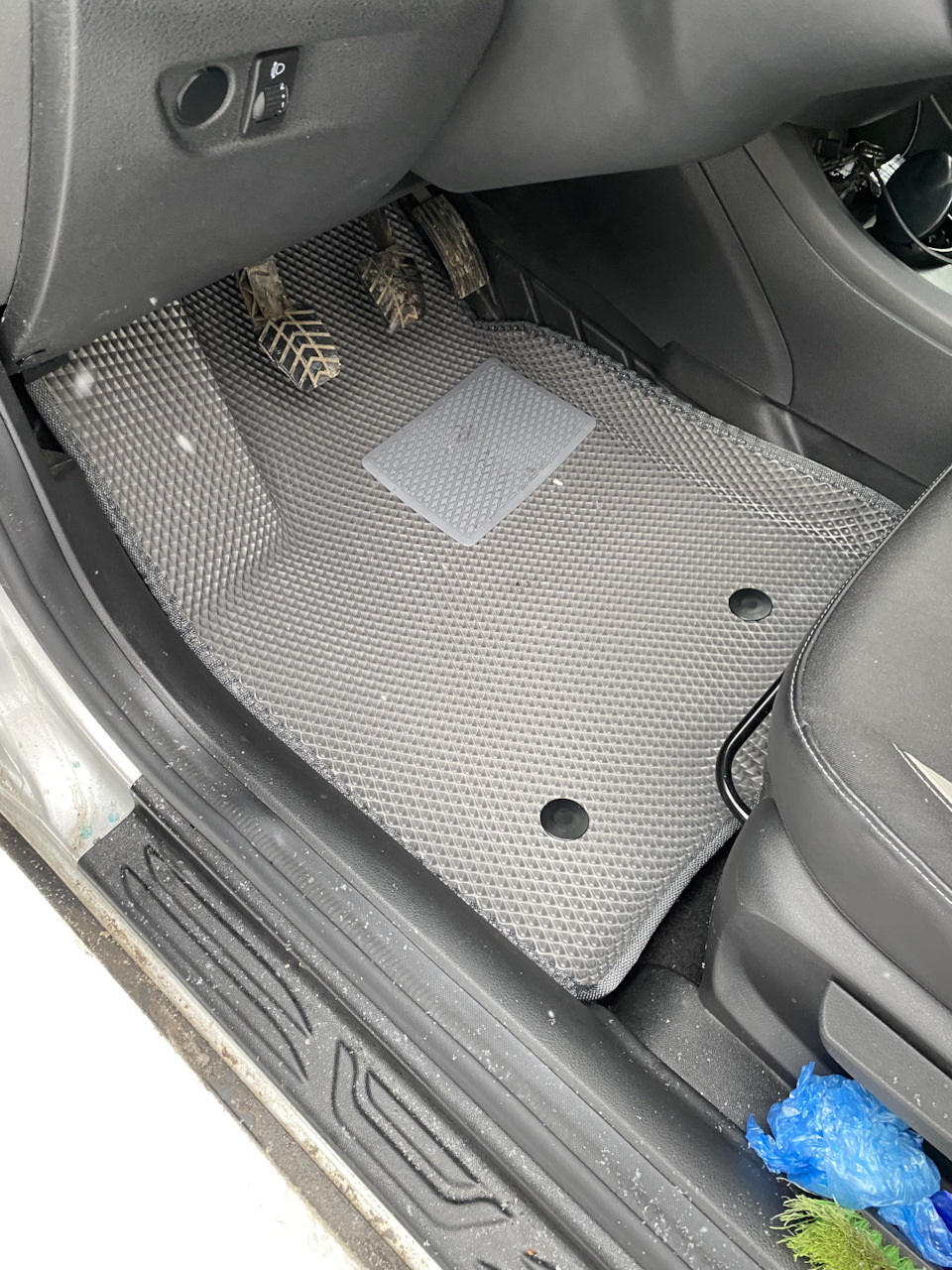 Клипса крепления водительского коврика — Lada Vesta SW Cross (1G), 1,8 ...