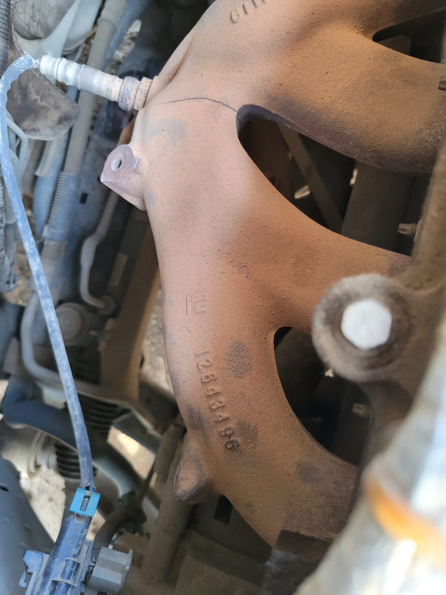 Замена выпускного коллектора, свечи, клаксон — Chevrolet Malibu (8G), 2 ...