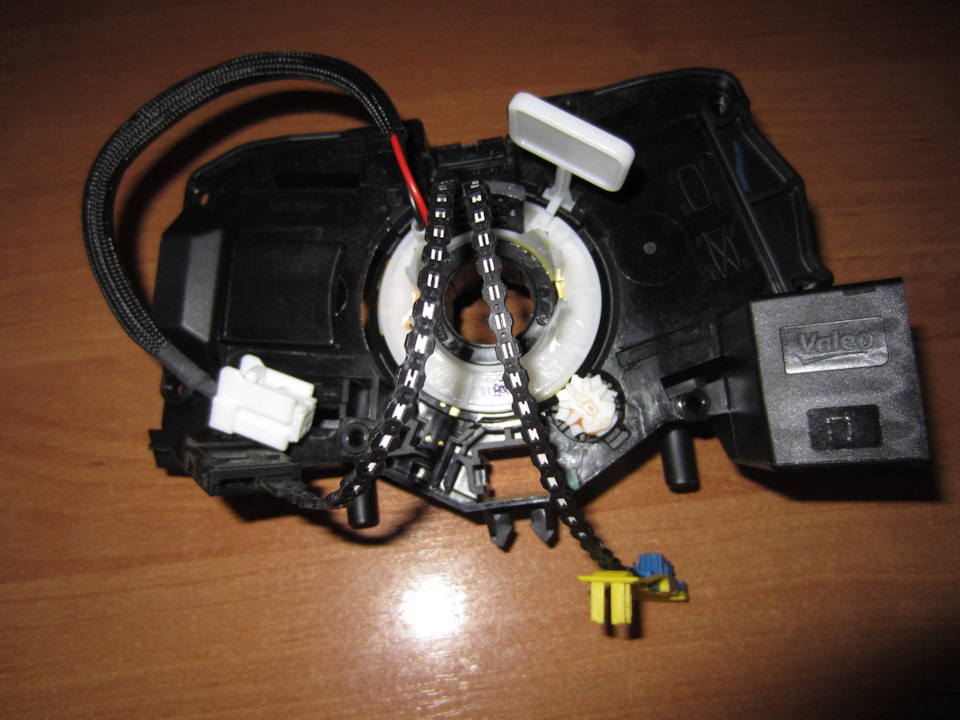 255674917R Суппорт подрулевых переключателей RENAULT | Запчасти на DRIVE2