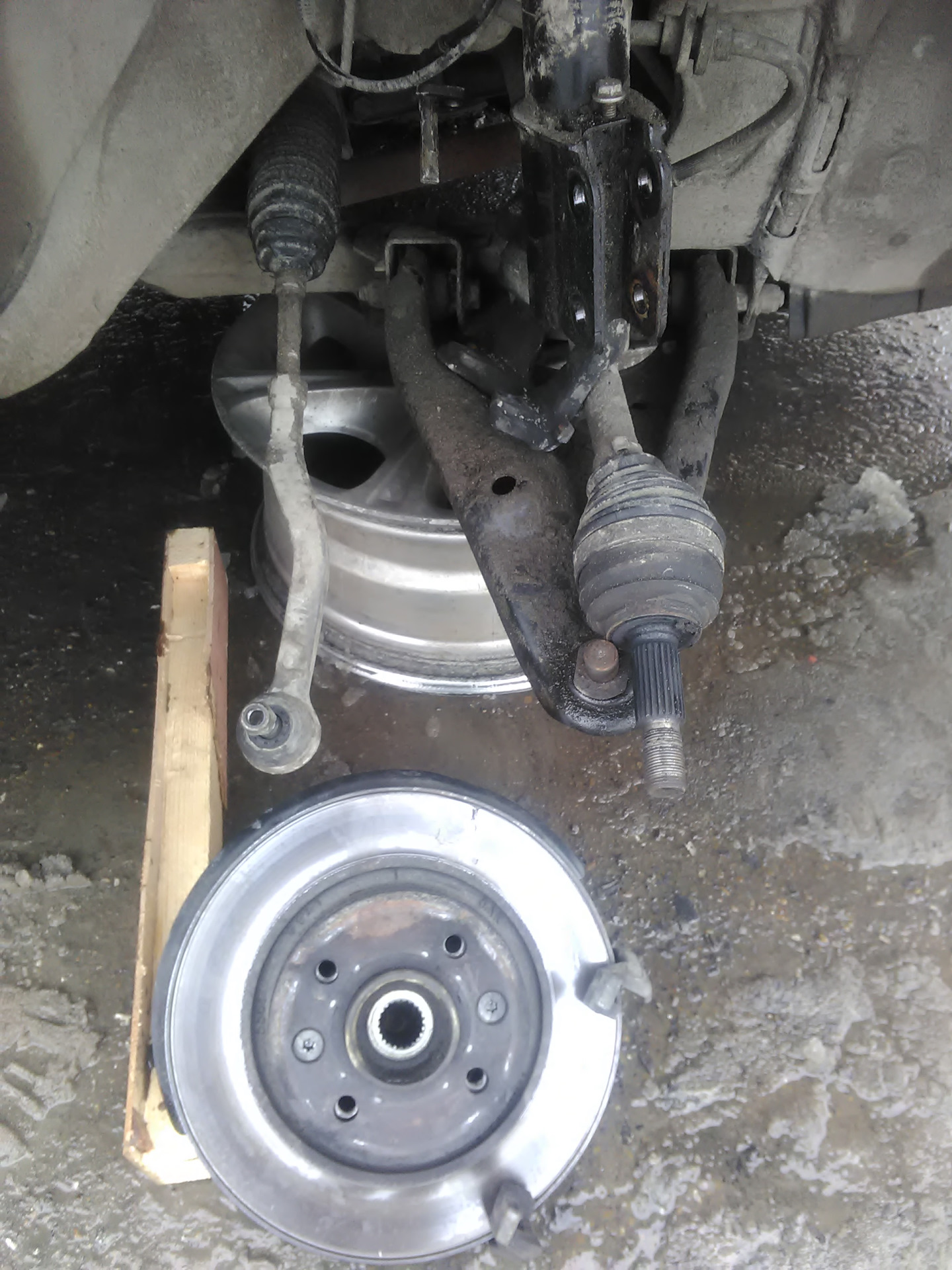 собрался к другу в гараж… — Renault Logan (2G), 1,6 л, 2018 года ...