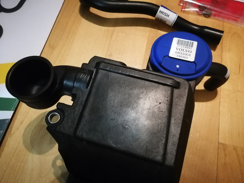 Замена системы ВКГ (вентиляции картерных газов) — Volvo V70 II, 2,4 л ...