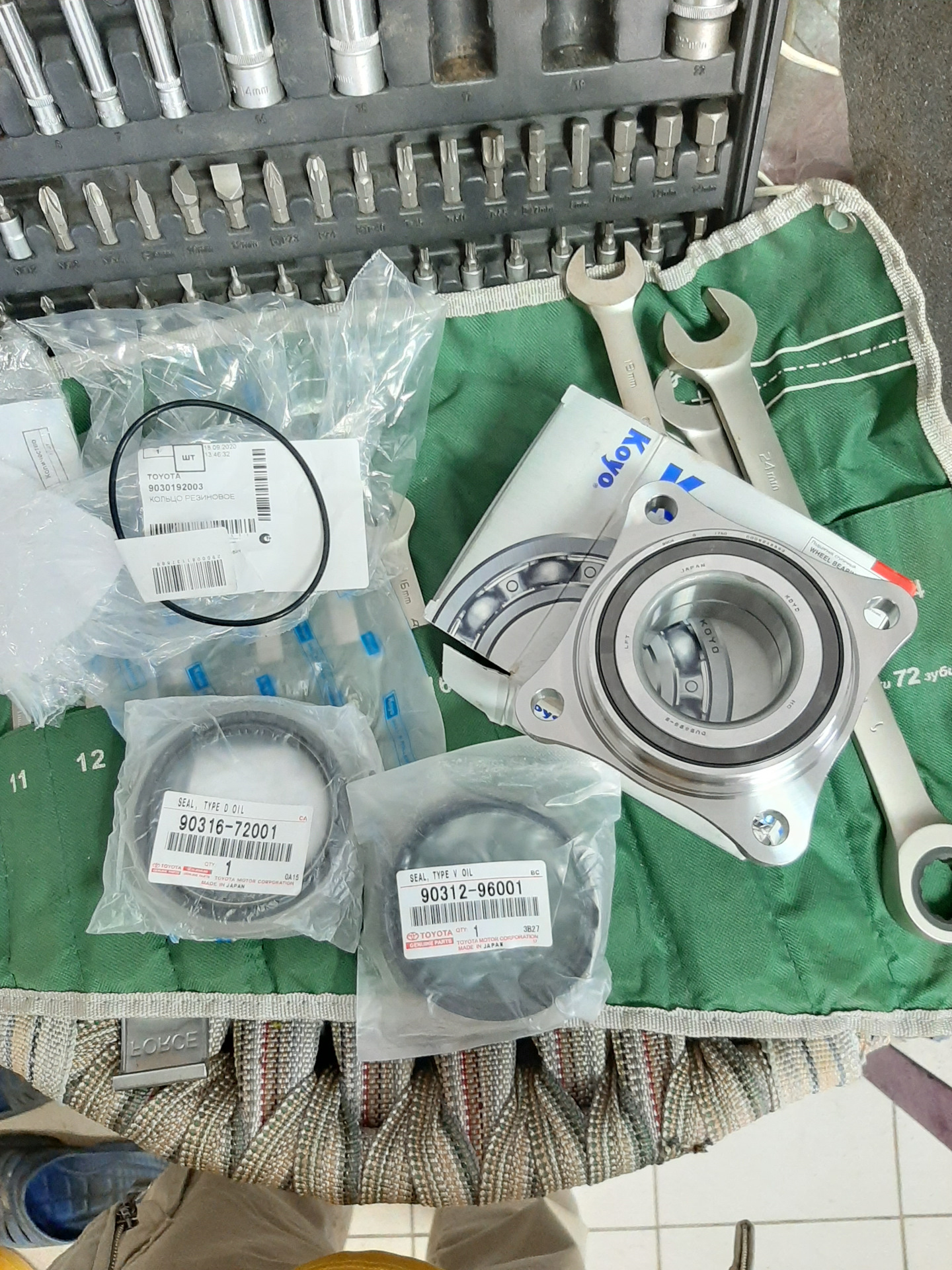 Замена переднего ступичного. — Toyota Land Cruiser Prado 120-series, 4 ...