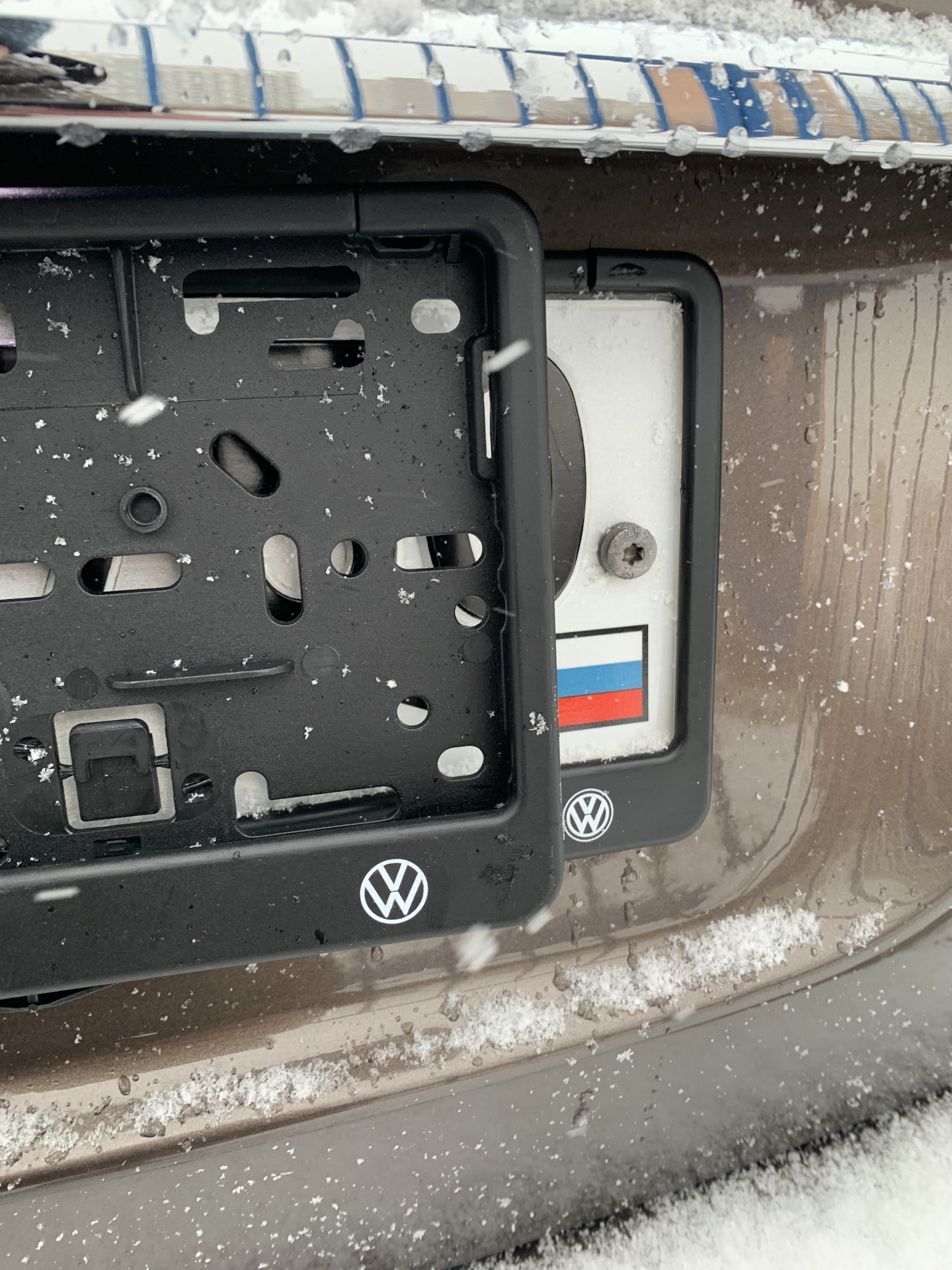 Заменил номерную рамку — Volkswagen Polo Sedan, 1,6 л, 2015 года ...