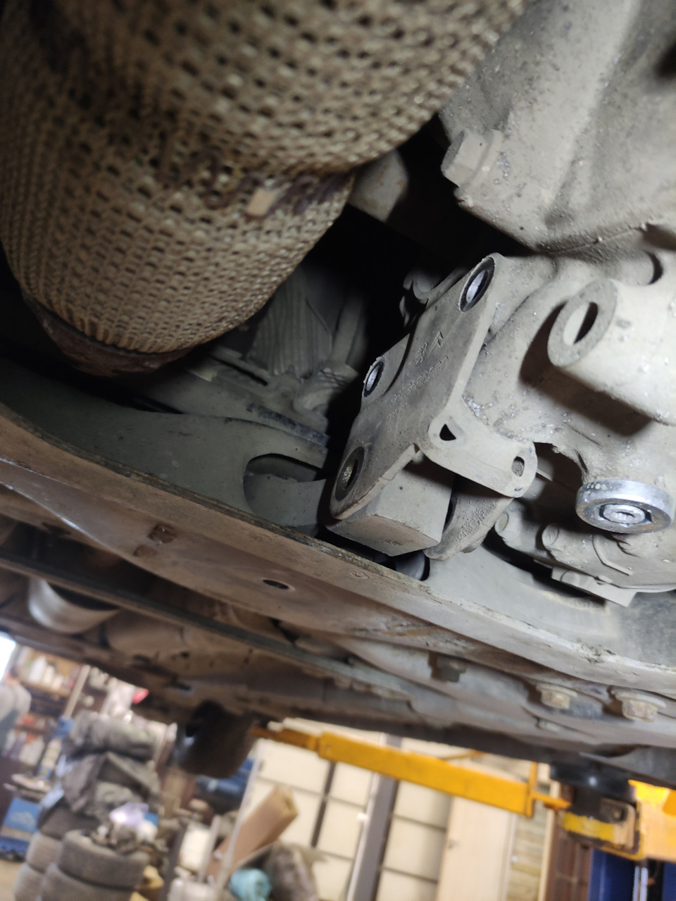 Подушки двигателя — Citroen C4 Picasso (2G), 1,6 л, 2014 года ...