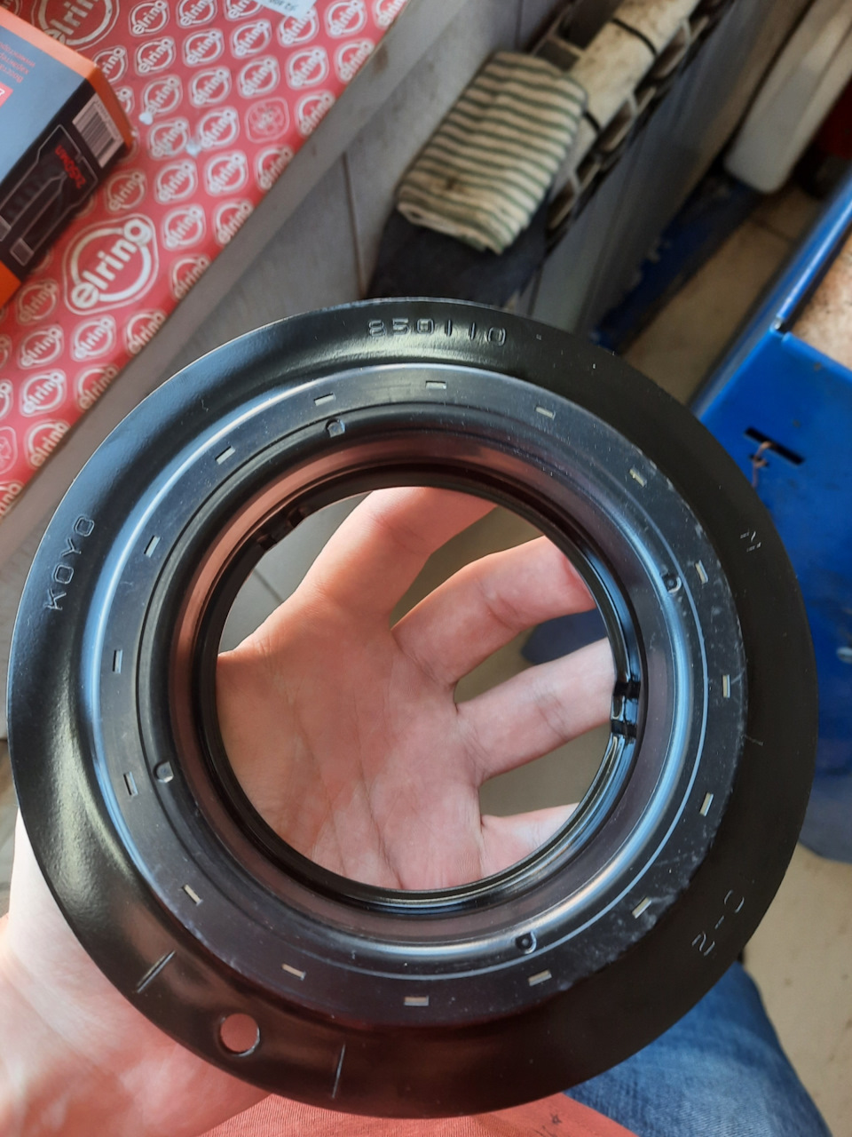 Замена опор амортизатора, опорных подшипников — Toyota Camry (XV70), 3 ...