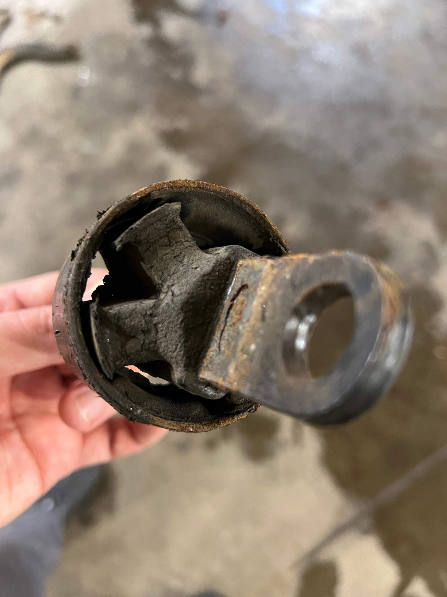 Продолжает "радовать" меня подвеска. — Ford Focus Hatchback III, 1,6 л, 2012 года | визит на ...