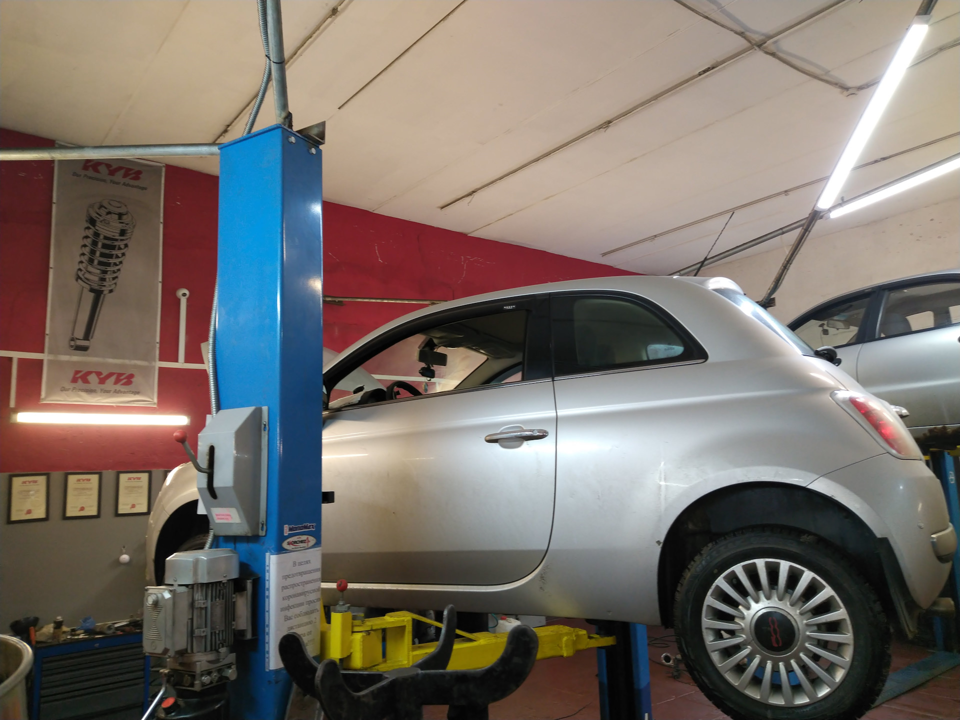 Установка амортизаторов Каяба KYB на Фиат 500 2012 г.в. — FIAT 500C, 1 ...