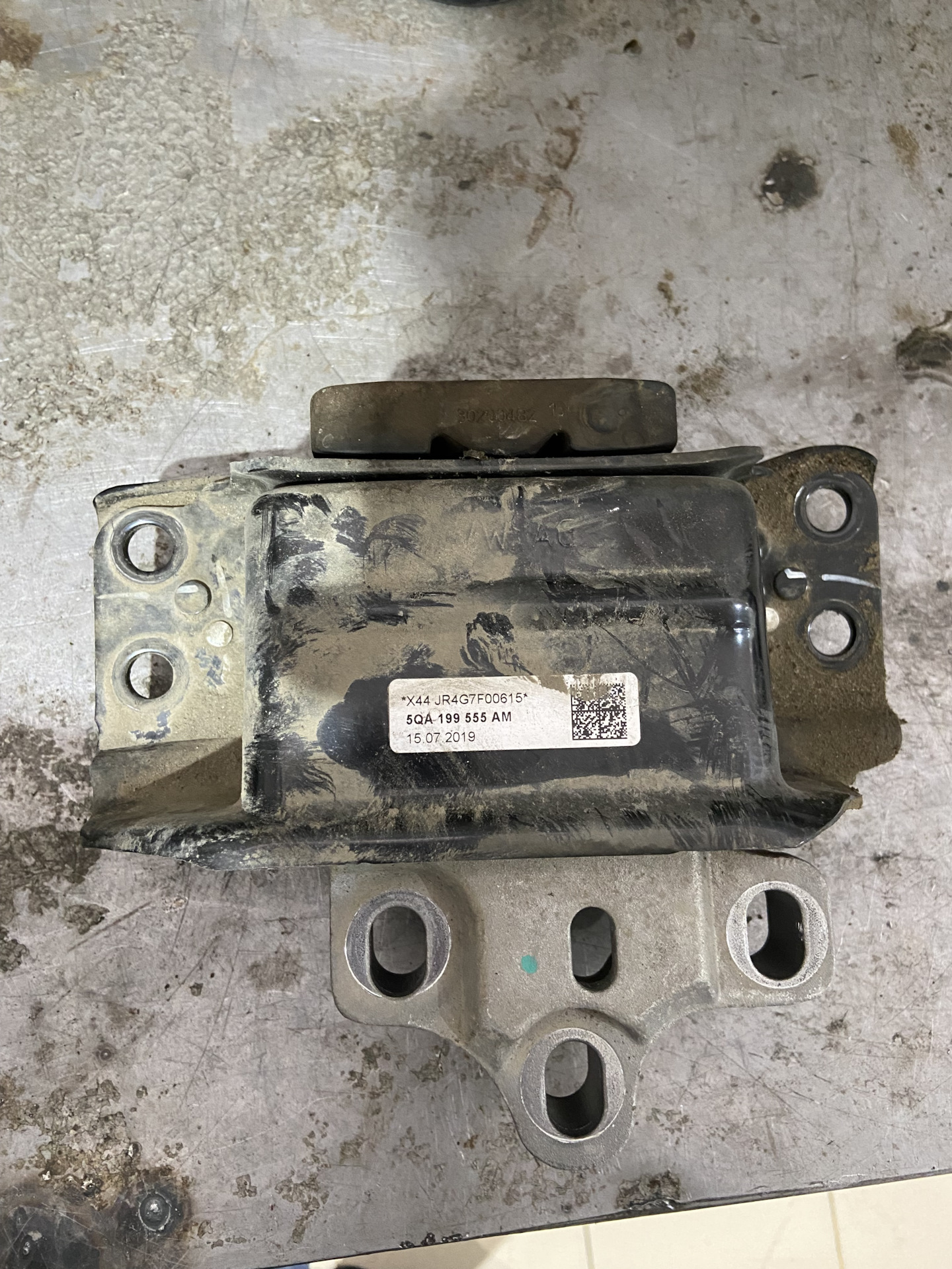 36. Да будет тишина. Замена опоры DSG — Volkswagen Tiguan (2G), 2 л ...