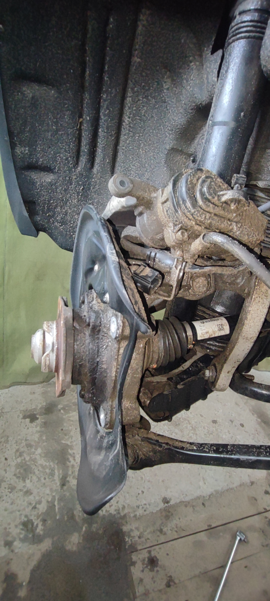 Замена задних тормозных дисков и колодок, тормозной жидкости ...