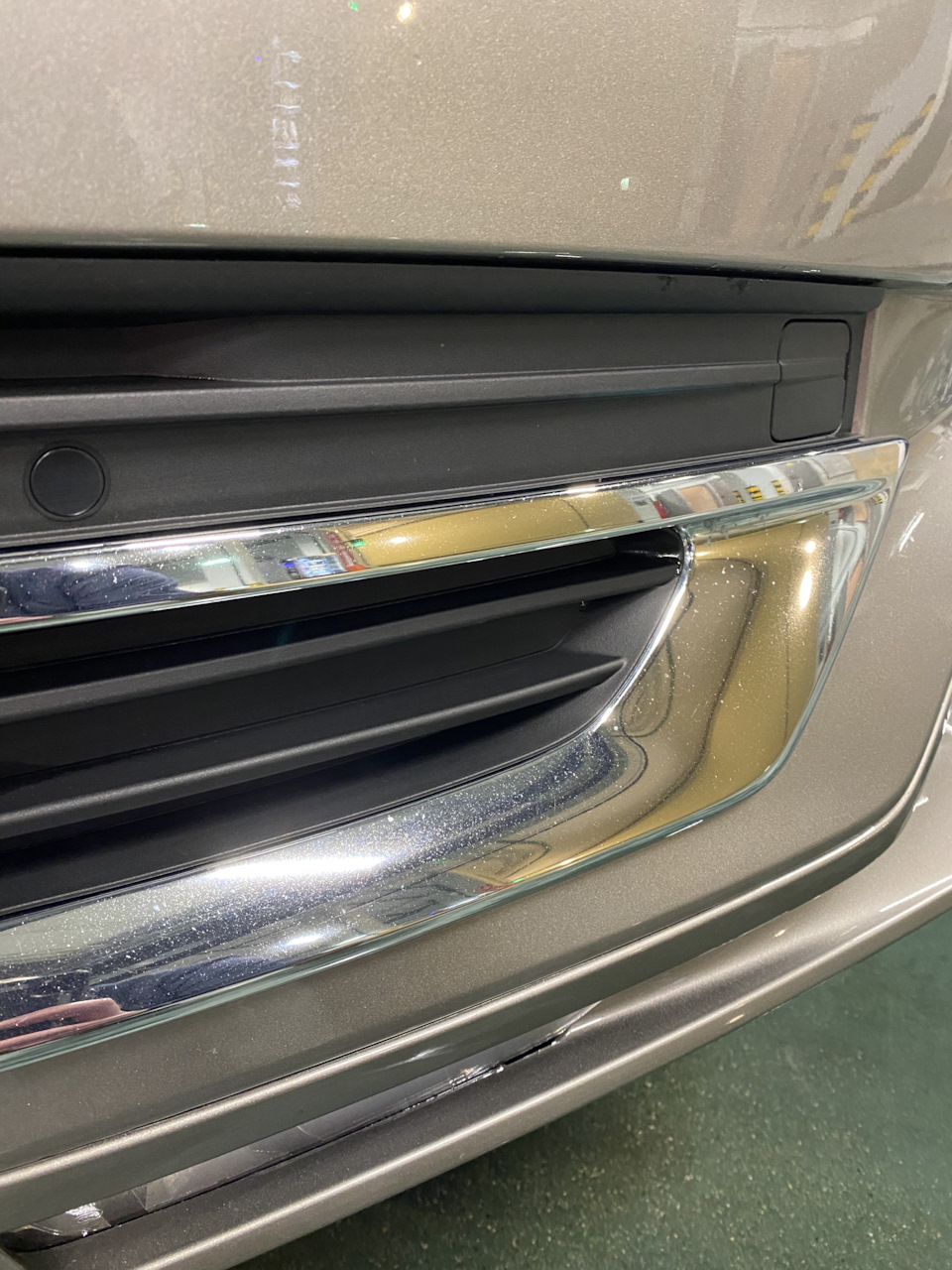 Хромнакладки переднего бампера в комплектации Inscription — Volvo XC90 ...