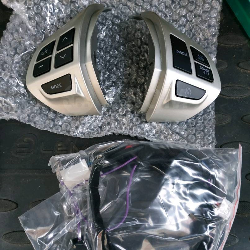 Кнопки управления музыкой и круиз контроля на Mitsubishi ASX ...