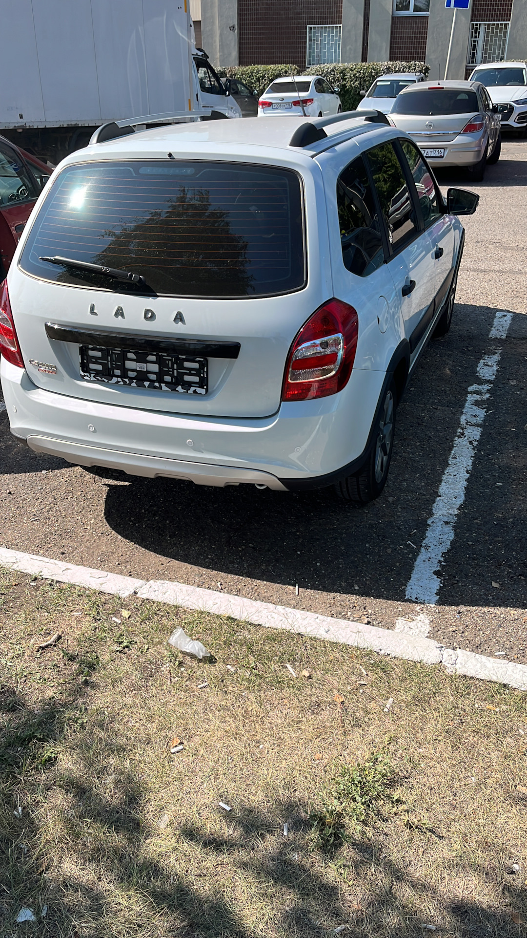 Антикор, защита, парктроники — Lada Гранта Cross, 1,6 л, 2023 года ...