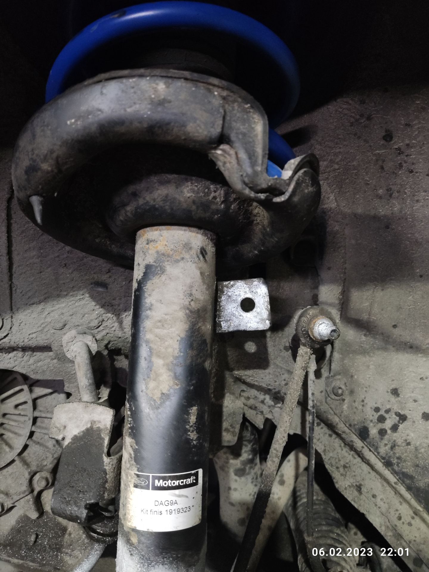 Замена передних пружин — Ford Focus Sedan II, 1,6 л, 2005 года ...