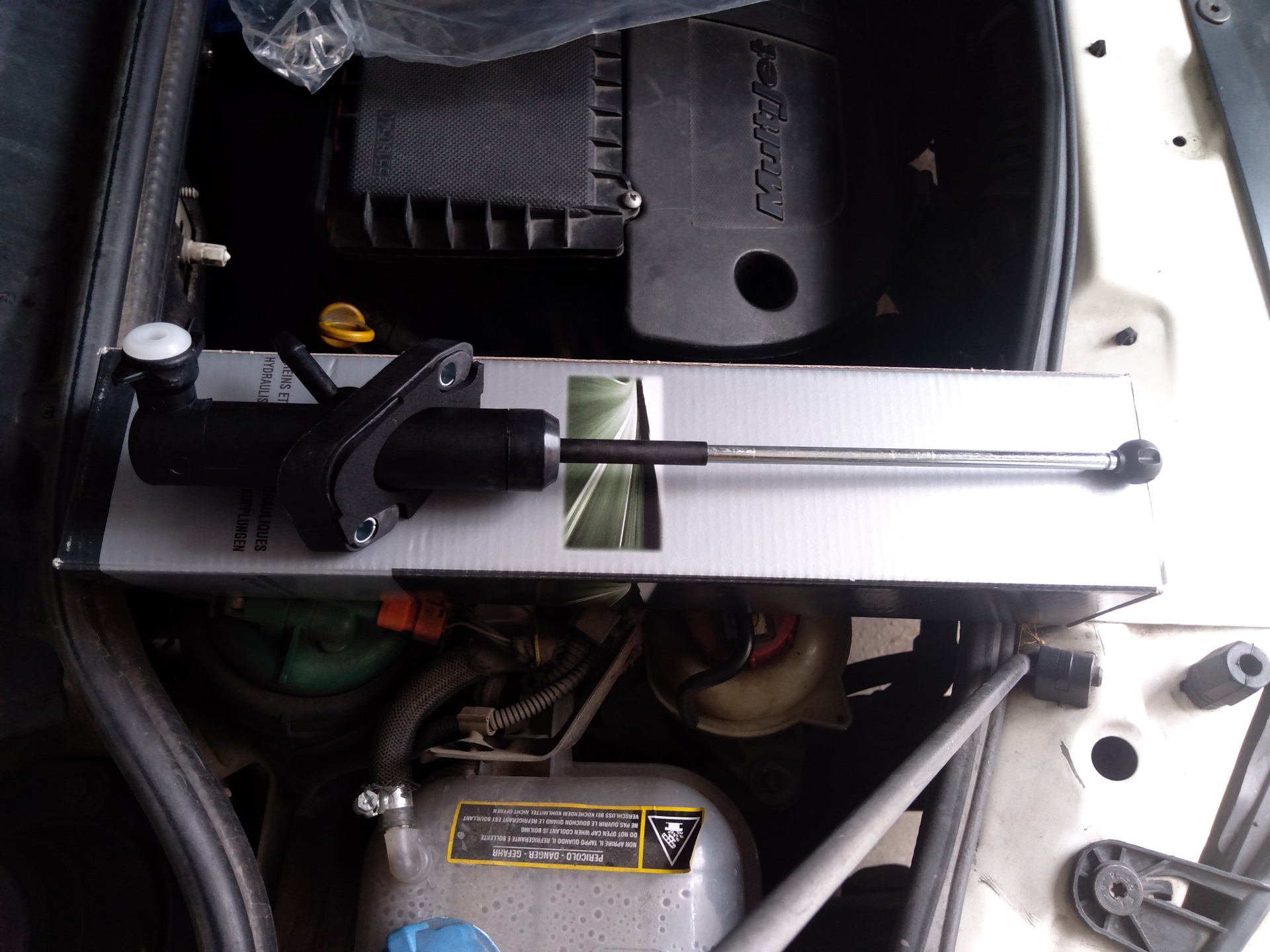 Замена главного цилиндра сцепления в 3й раз. — FIAT Doblo (1G), 1,3 л ...