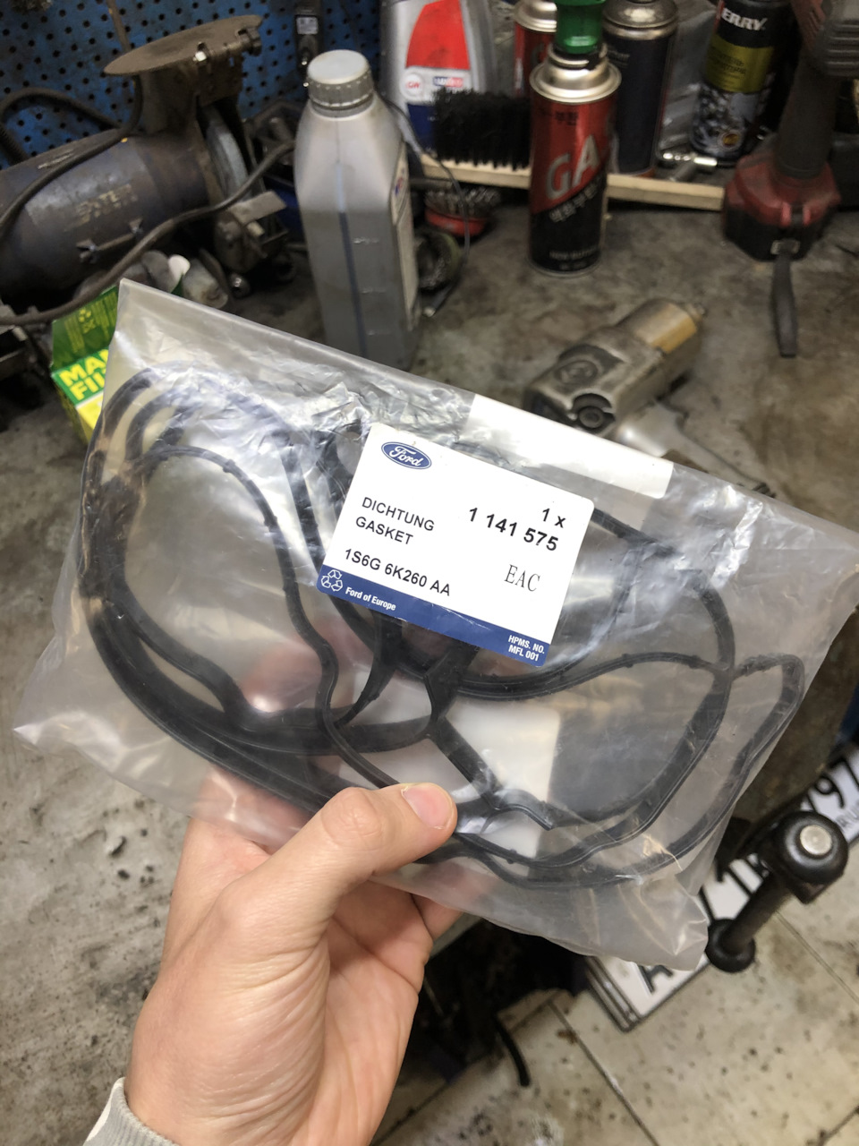 Замена прокладки клапанной крышки — Ford Focus Hatchback II, 1,6 л ...