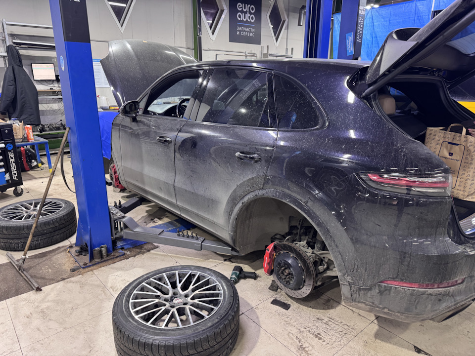 Приводные ремни, задние колодки и еще раз про ступицу — Porsche Cayenne (3G), 3 л, 2018 года ...