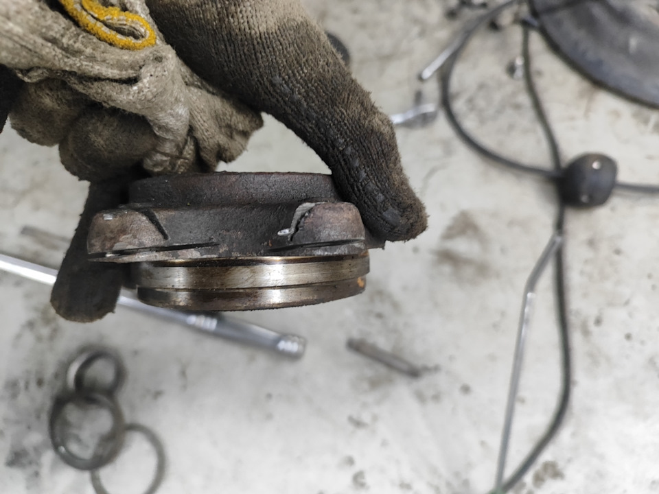 Замена переднего правого ступичного подшипника — Audi A8 (D3), 4,2 л ...