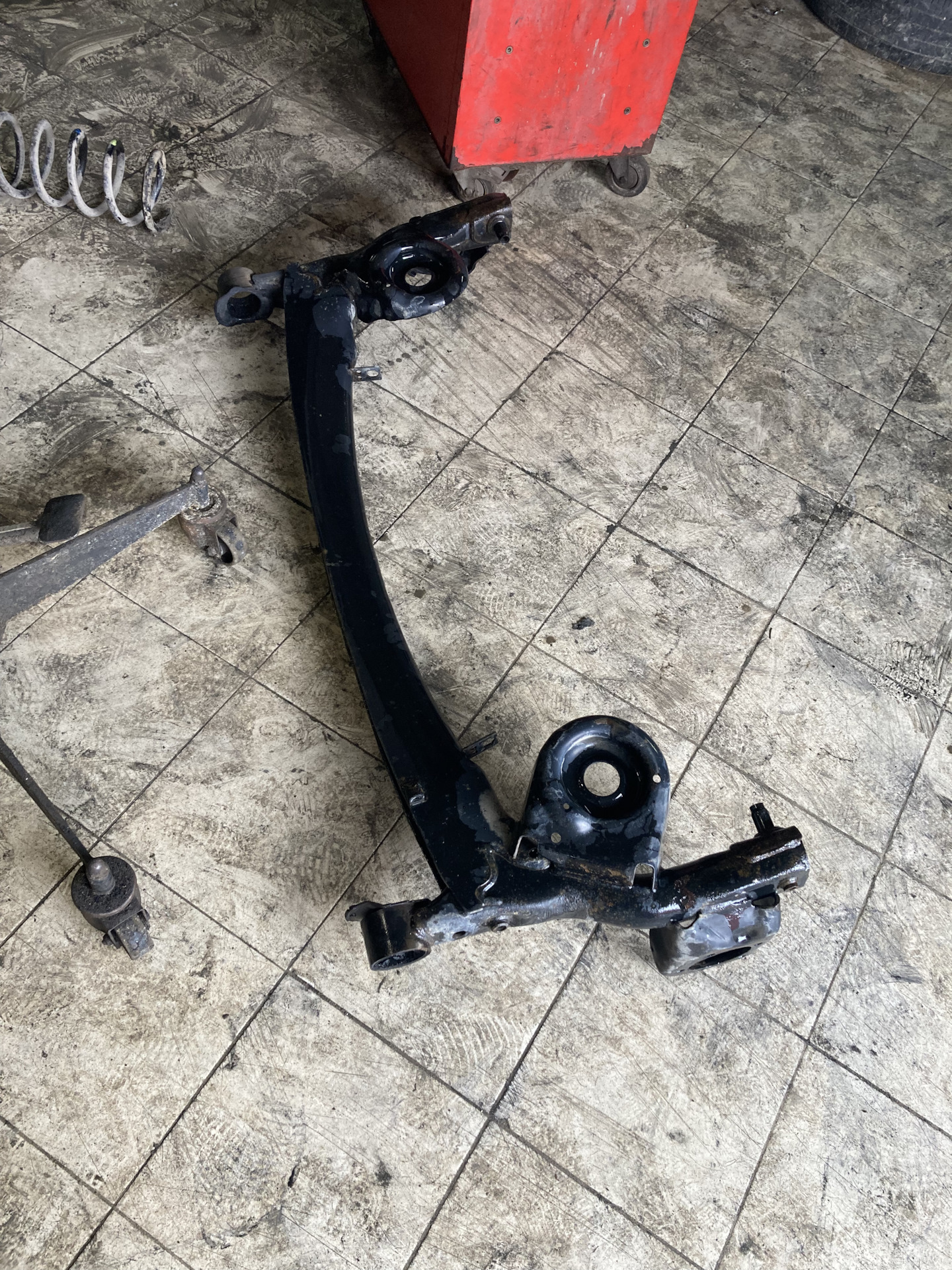 Замена сайлентблоков задней балки, прокаченных амортизаторов и стоек ...