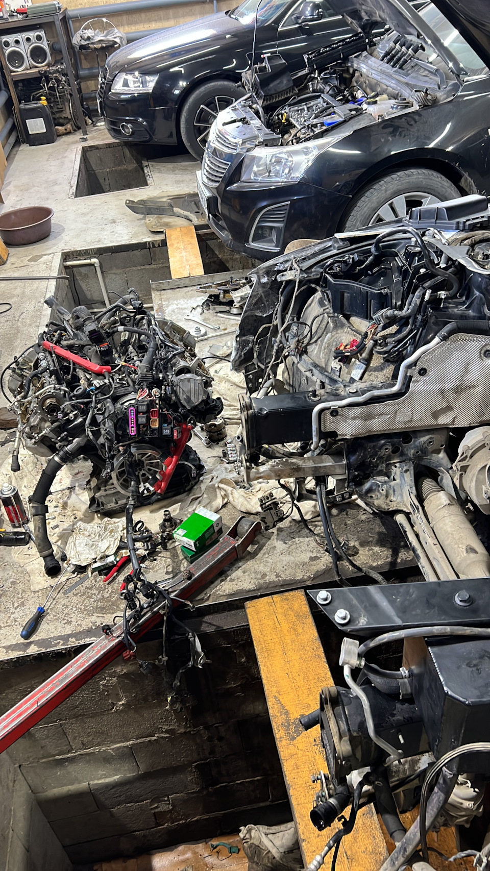 Замена Цепей CREA/CREC и установка коллекторов + Радиатор — Audi A8 (D4 ...