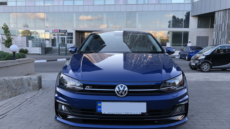 Volkswagen Polo Hatchback Mk6 1.0 бензиновый 2018 | 2G R-line Reef Blue ...