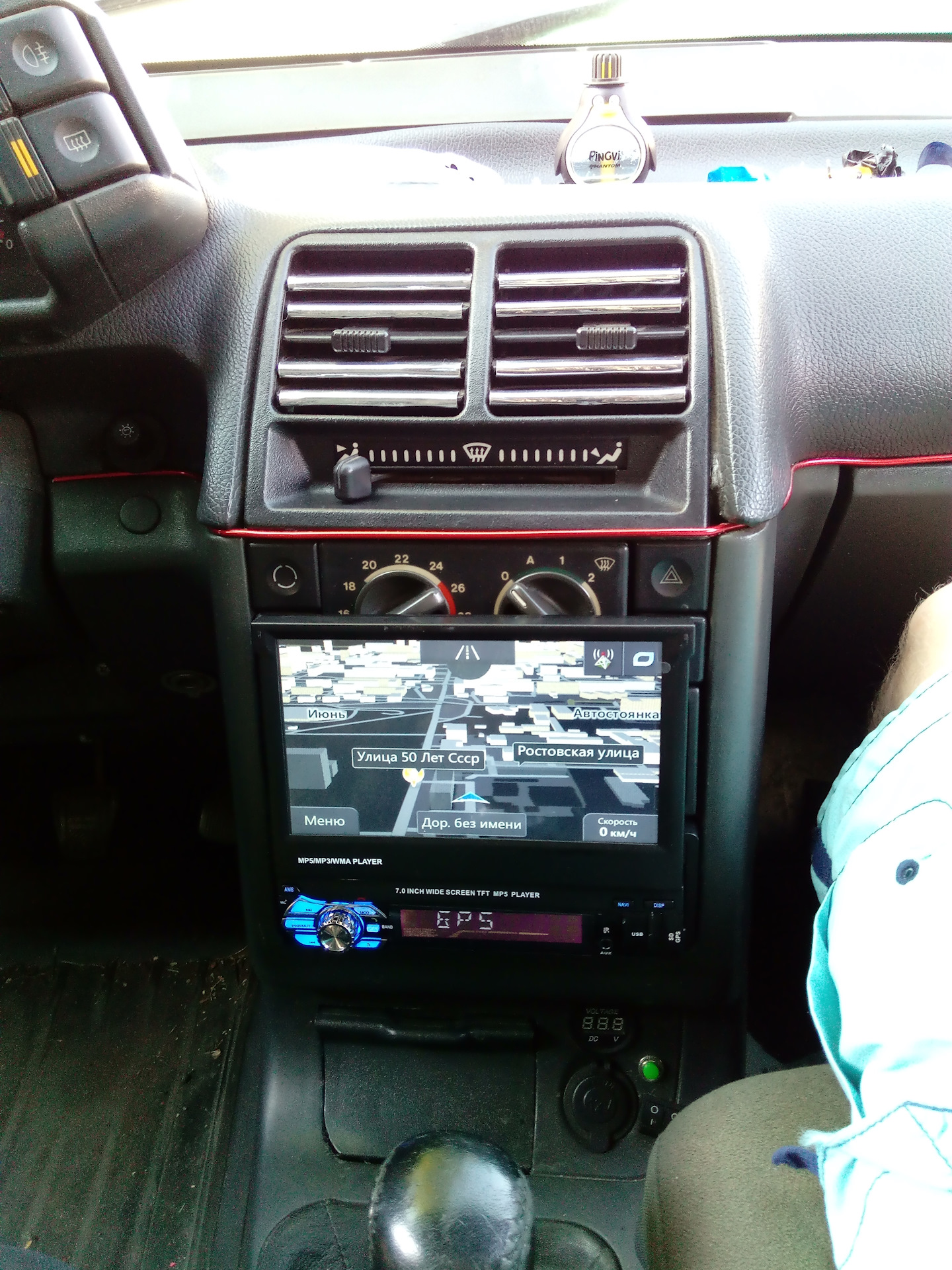 Новая магнитола с выдвижным сенсорным экраном, GPS и Bluetooth — Lada 21110, 1,5 л, 1999 года ...