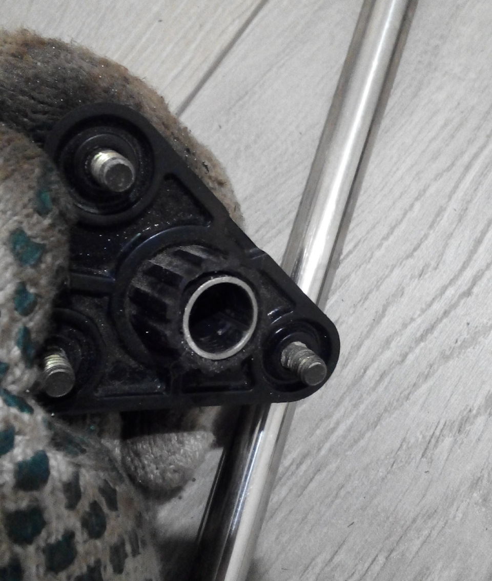 Лечим трапецию дворников. — Mitsubishi Space Star (1998), 1,6 л, 2004 ...