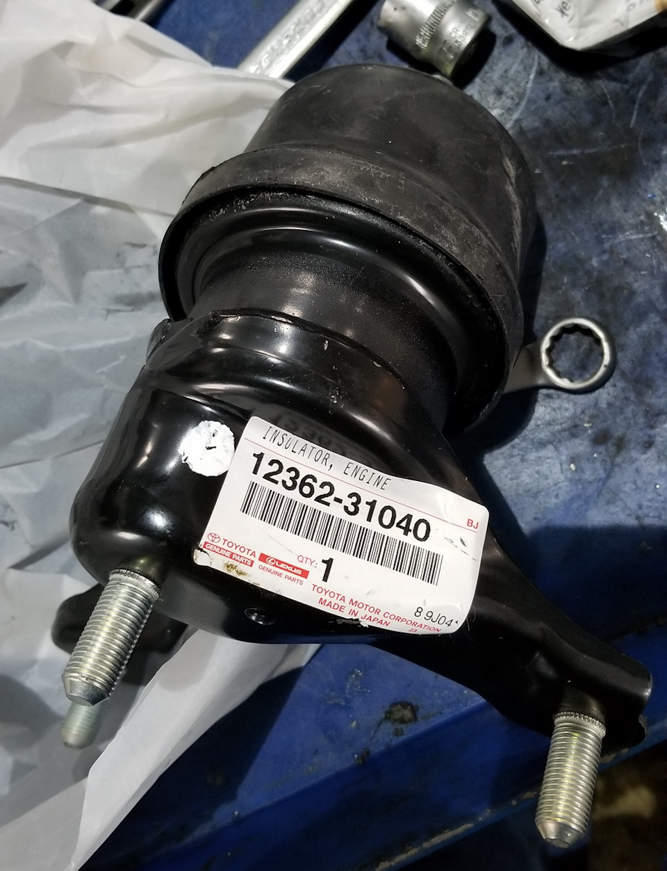 1236231040 ПОДУШКА ДВИГАТЕЛЯ ПРАВАЯ (ГИДРАВЛИЧЕСКАЯ). TOYOTA LEXUS ...