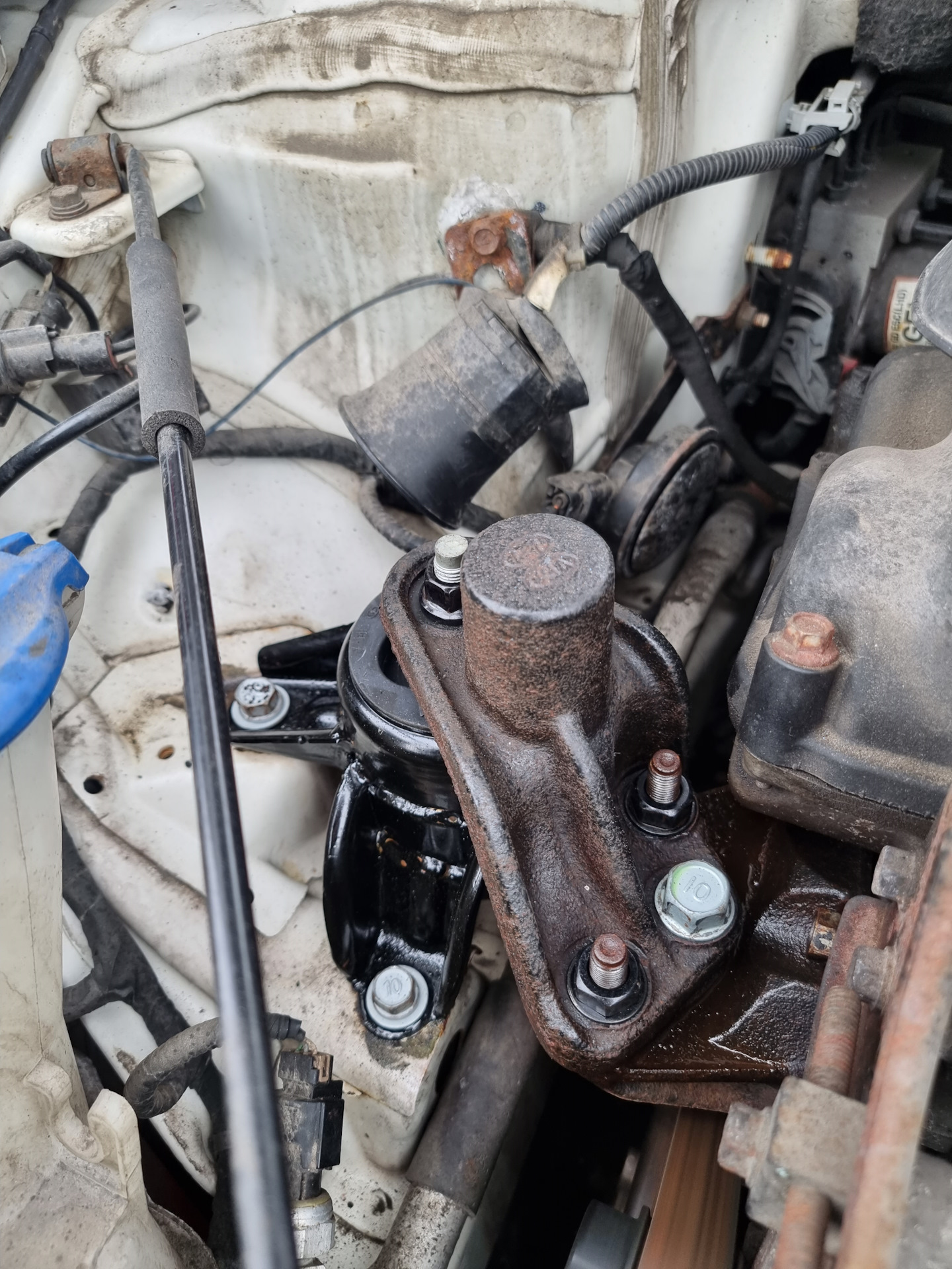 21810A5000 Опора двигателя правая — Hyundai i30 (2G), 1,6 л, 2013 года ...