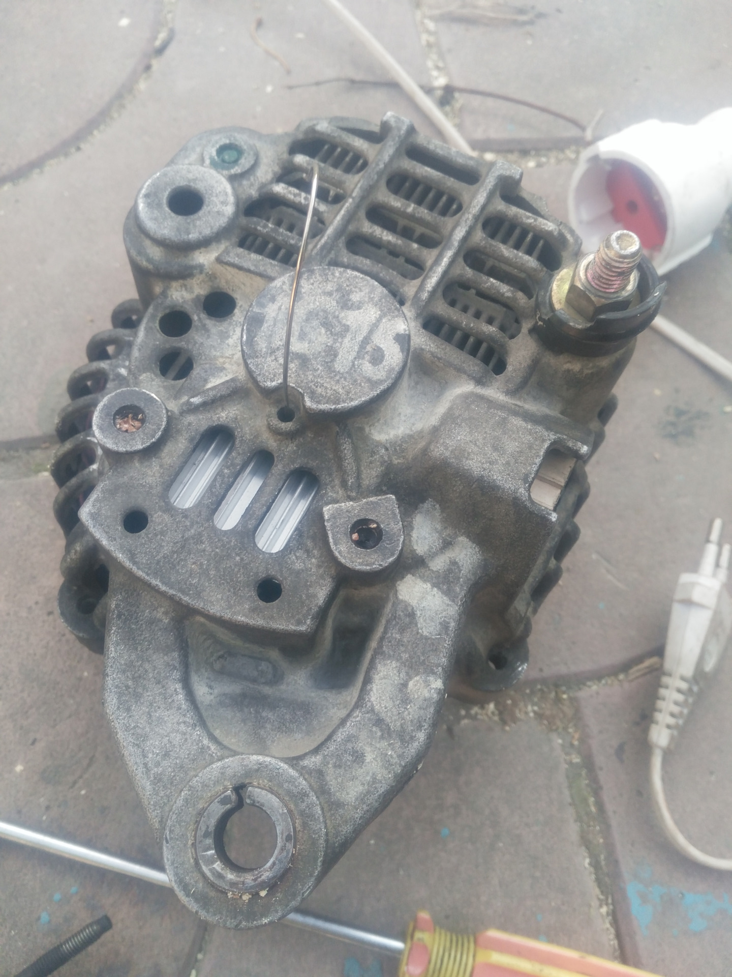 Замена реле зарядки генератора Mitsubishi — Mitsubishi Space Star (1998 ...