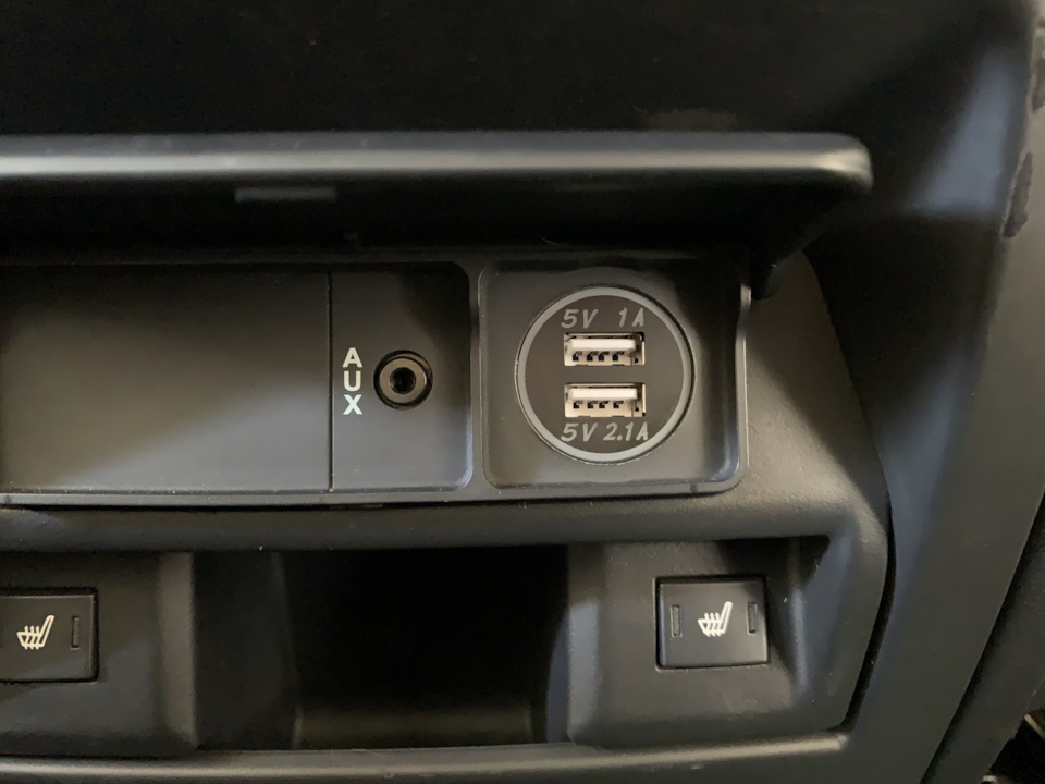 Установка USB розетки для задних пассажиров — Land Rover Discovery III ...