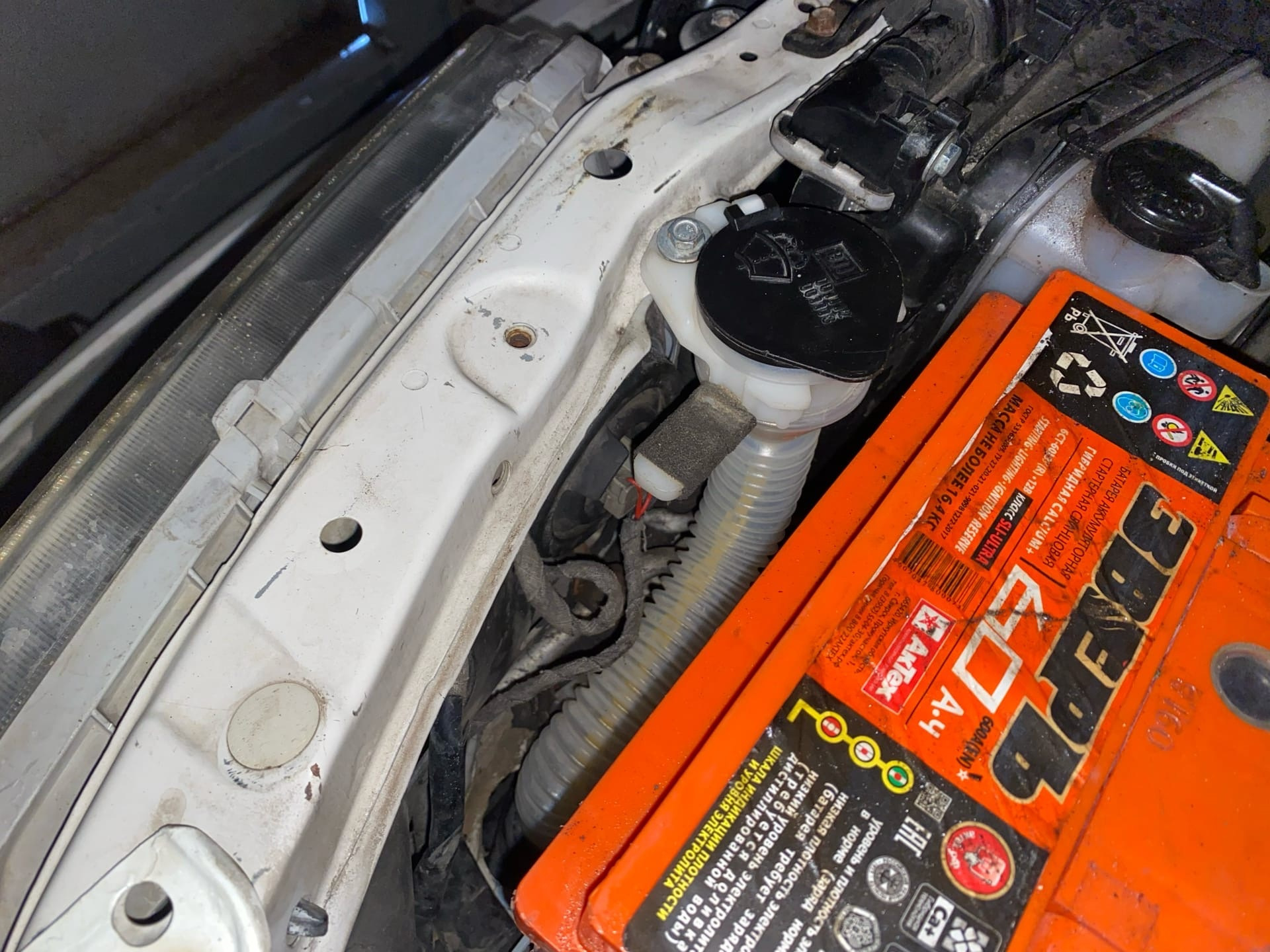 Заливная горловина — Toyota Mark II (100), 2,5 л, 1997 года | запчасти ...