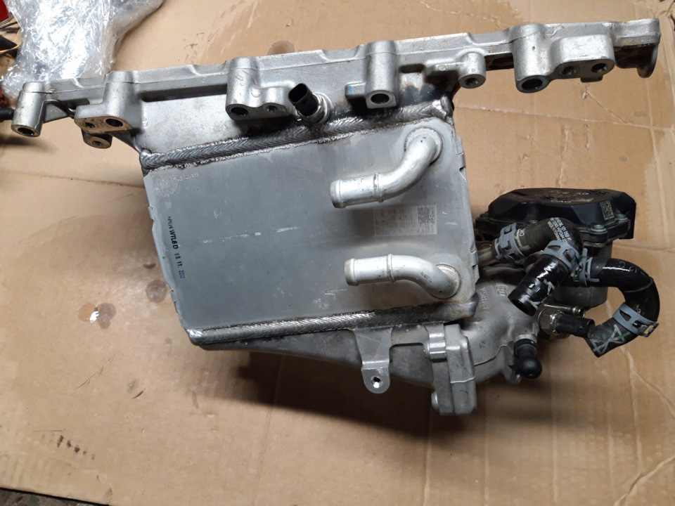 Коллектор впускной с радиатором ea288 на Audi A3 (8V), Skoda Kodiaq (1G ...