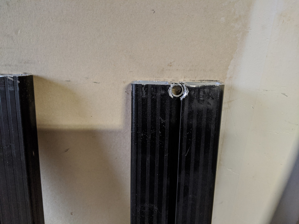 Стареем но боремся, перетрахиваем заднюю балку с амортизаторами ...