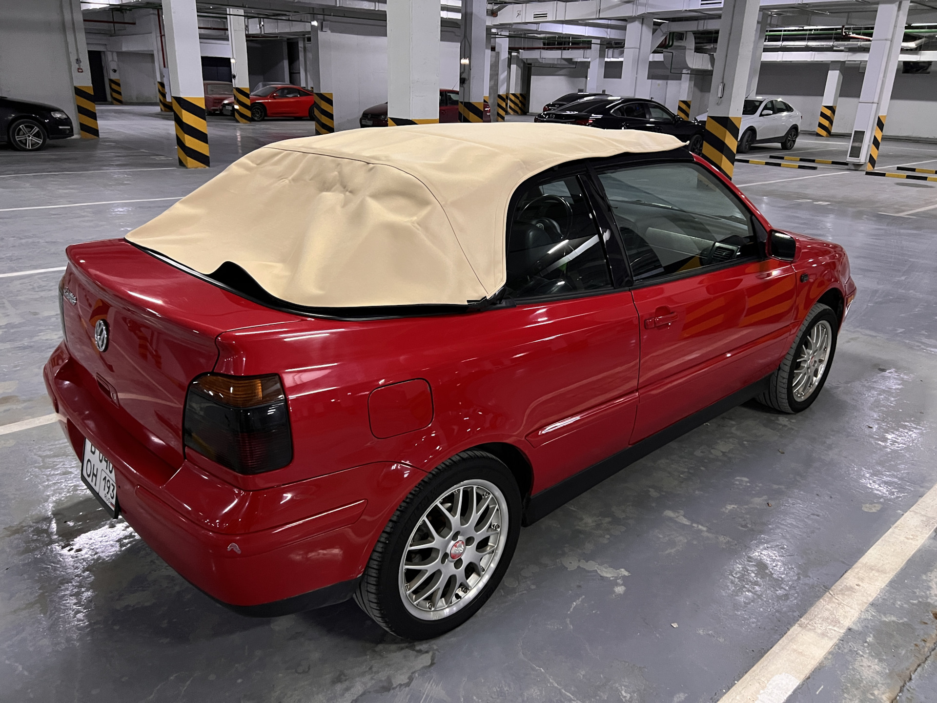 Бежевая крыша — Volkswagen Golf Cabriolet Mk4, 2 л, 2002 года ...