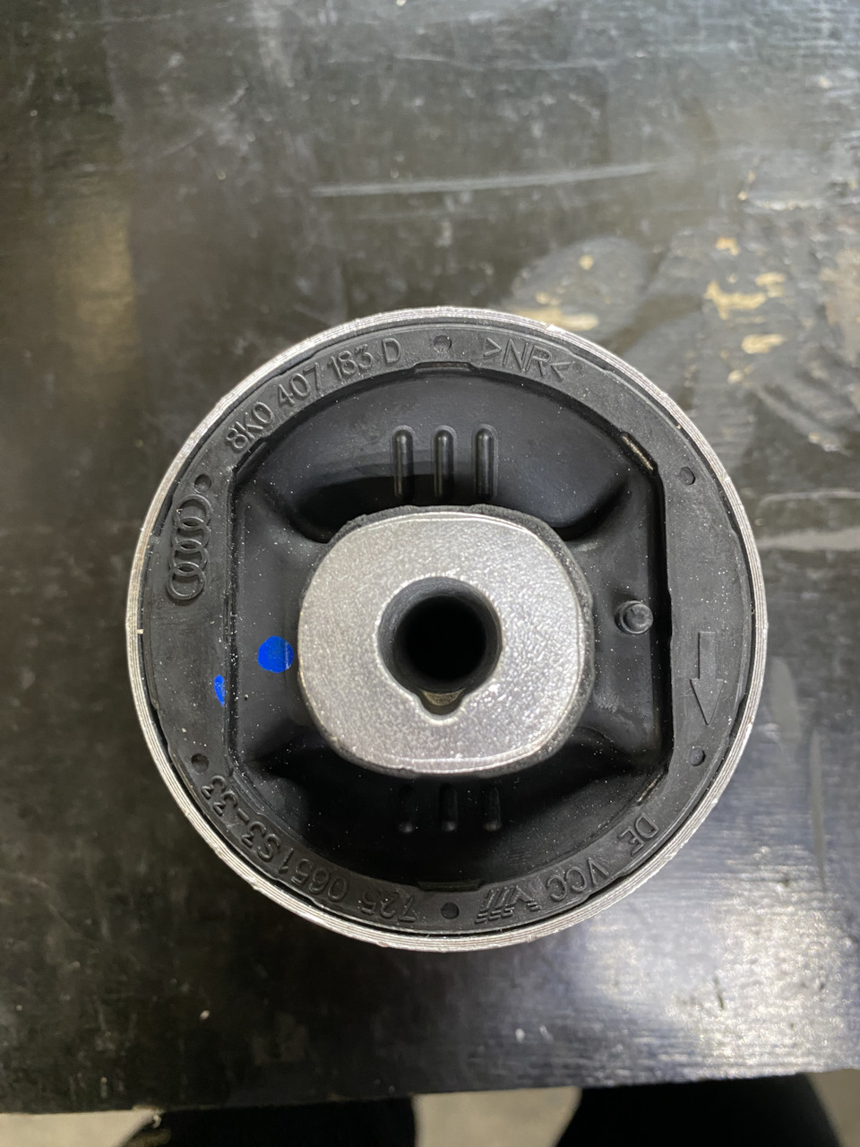 8K0407183D САЙЛЕНТБЛОК ПЕРЕДНЕЙ ТЯГИ (ГИДРАВЛИЧЕСКИЙ). VAG | Запчасти ...