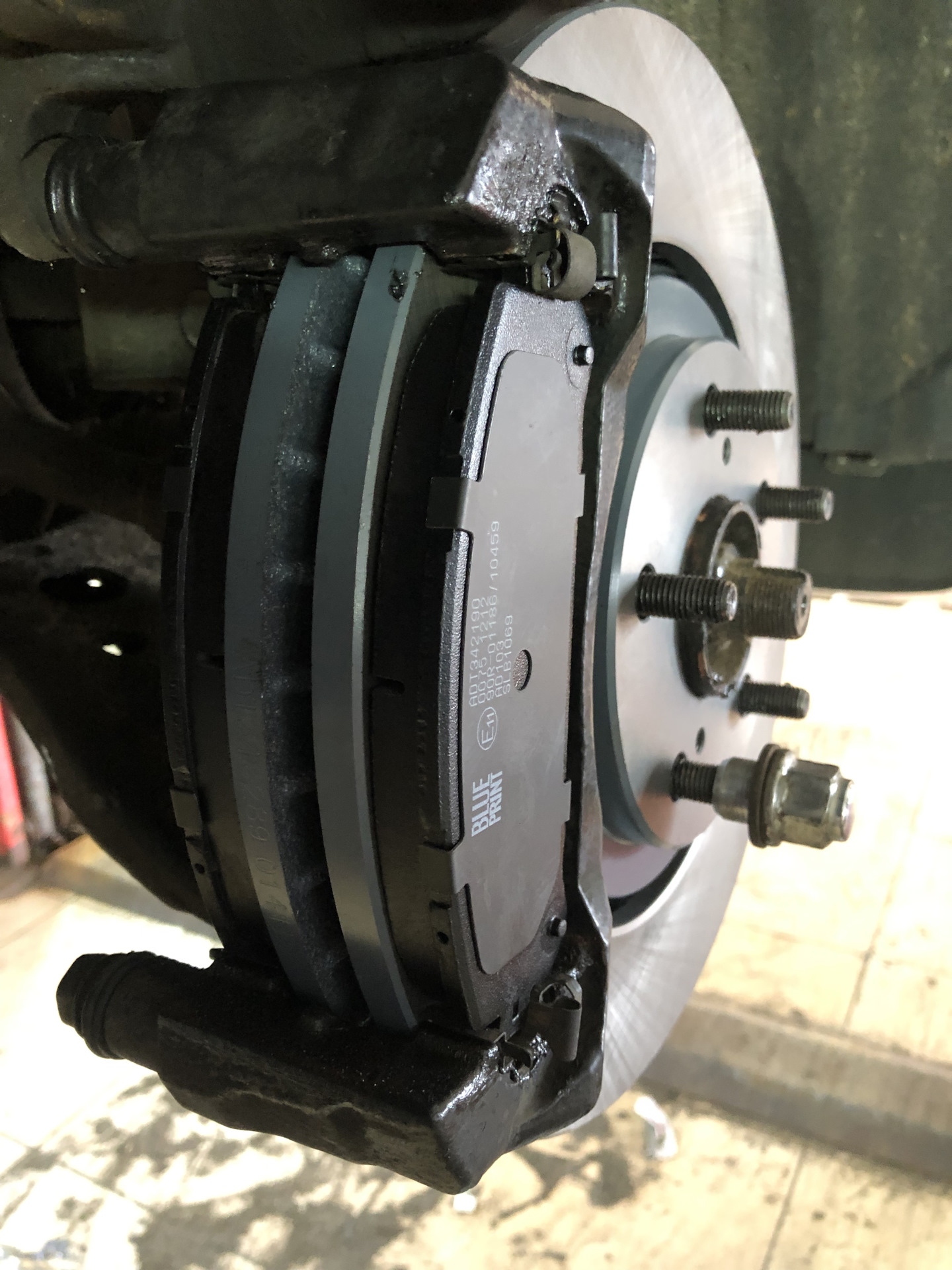 Замена передних и задних тормозных дисков, колодок с профилактикой ...