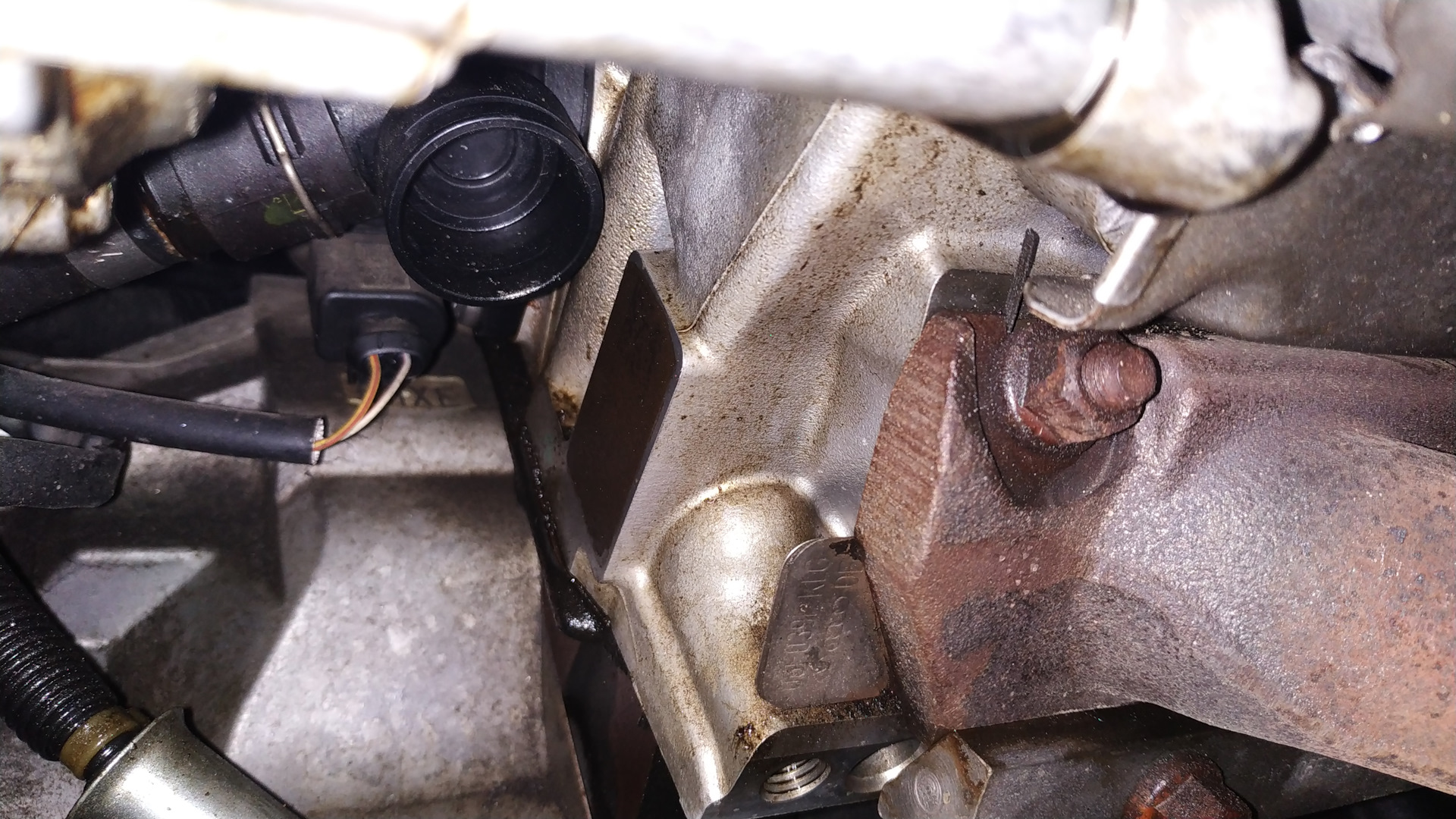 Замена вакуумного насоса — Audi A4 Avant (B8), 1,8 л, 2009 года ...