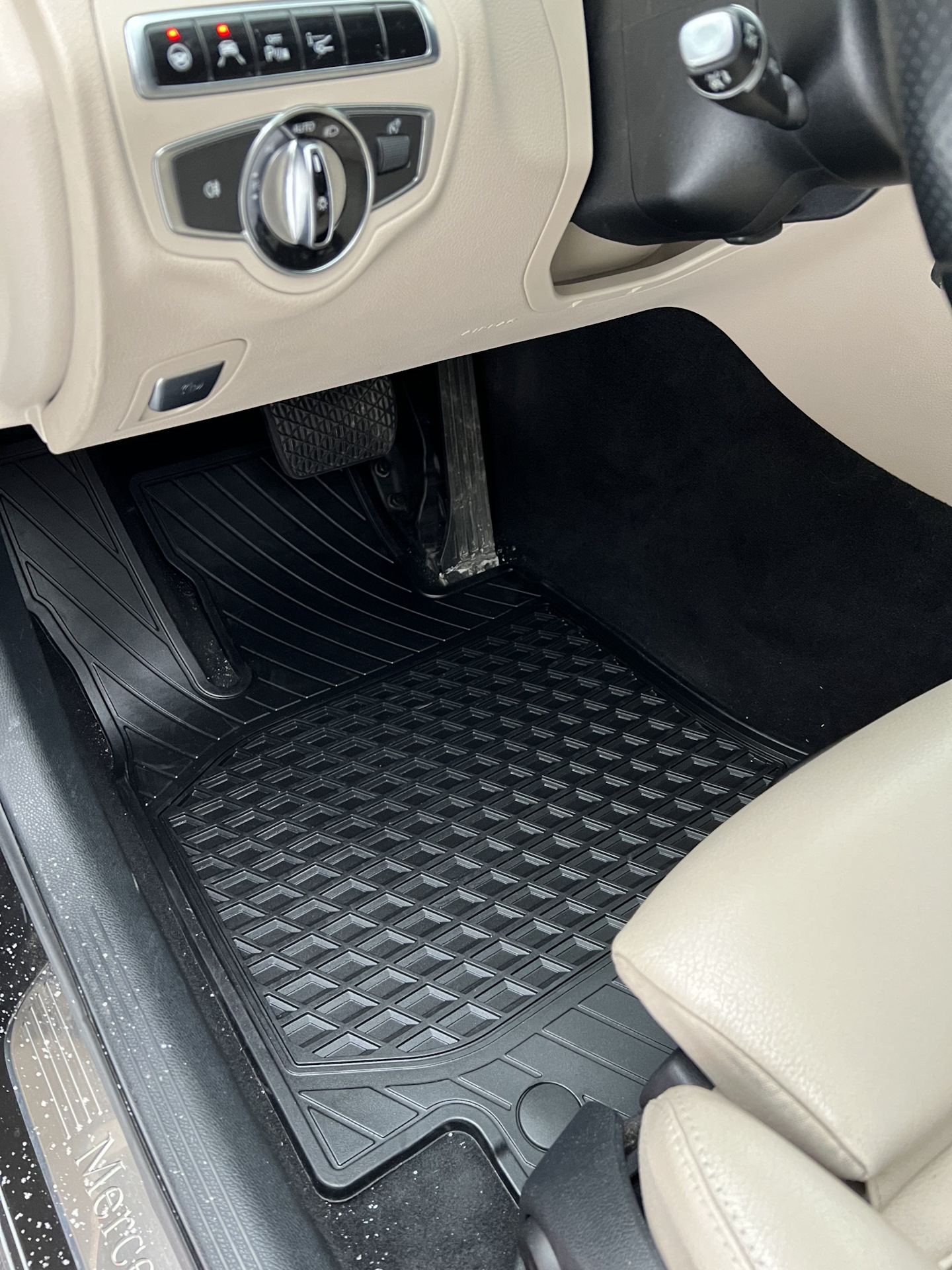 Резиновые коврики — Mercedes-Benz C-Class Estate (S205), 2,1 л, 2014 ...