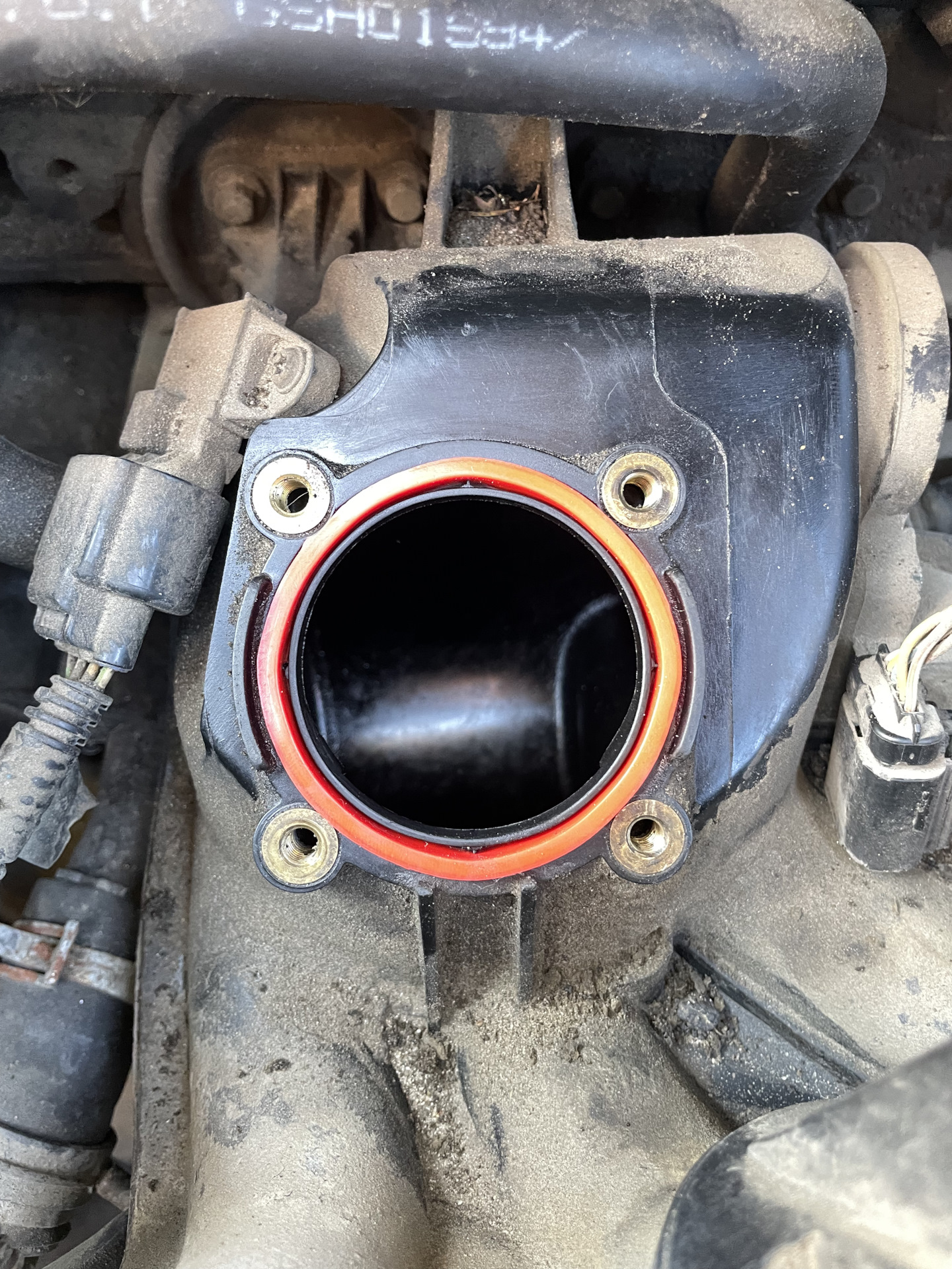 Замена прокладки дроссельной заслонки — Ford Focus Hatchback II, 1,6 л ...